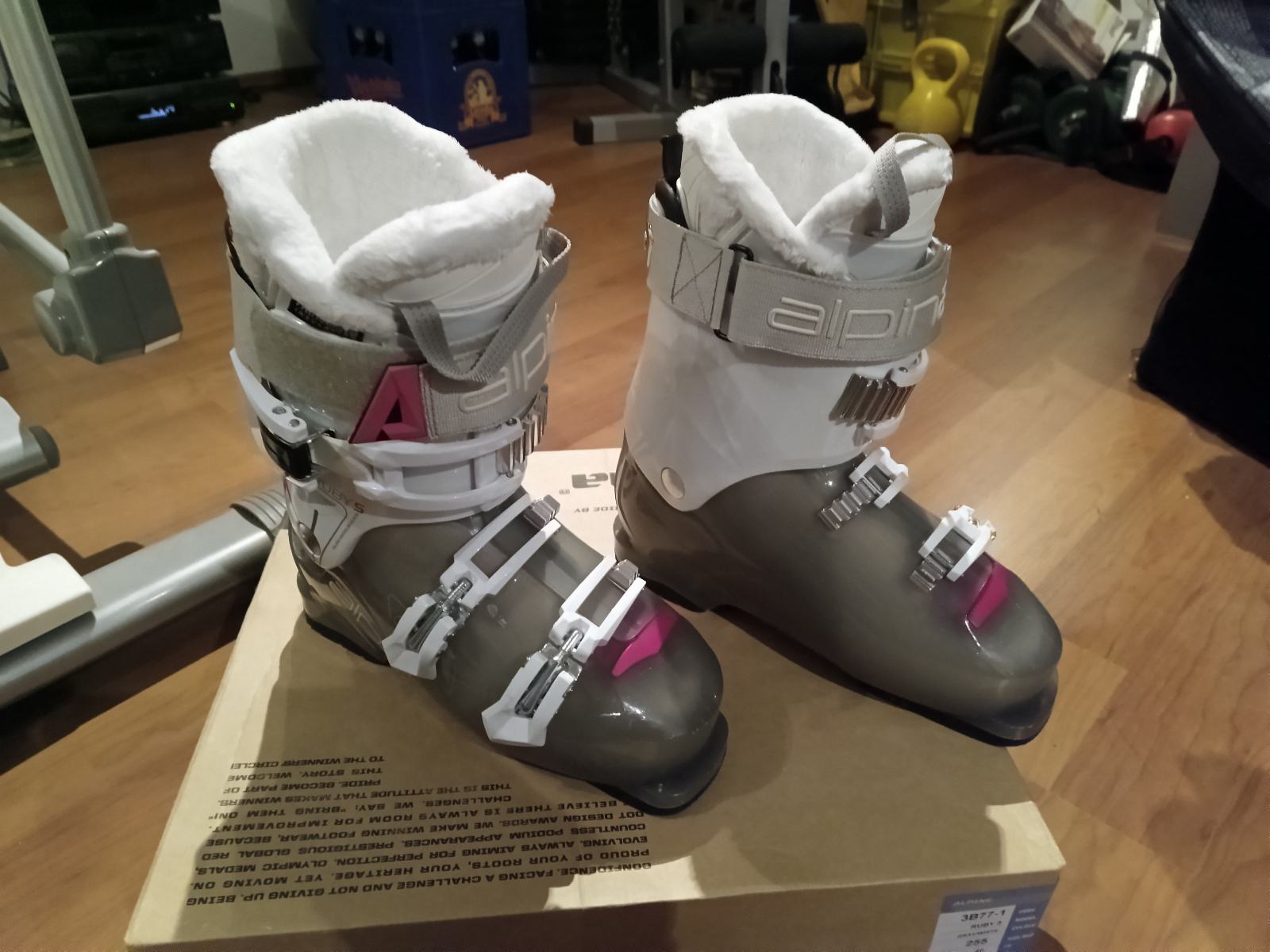 Pancerice ženske, Alpina Ruby 5, 240-245 mm