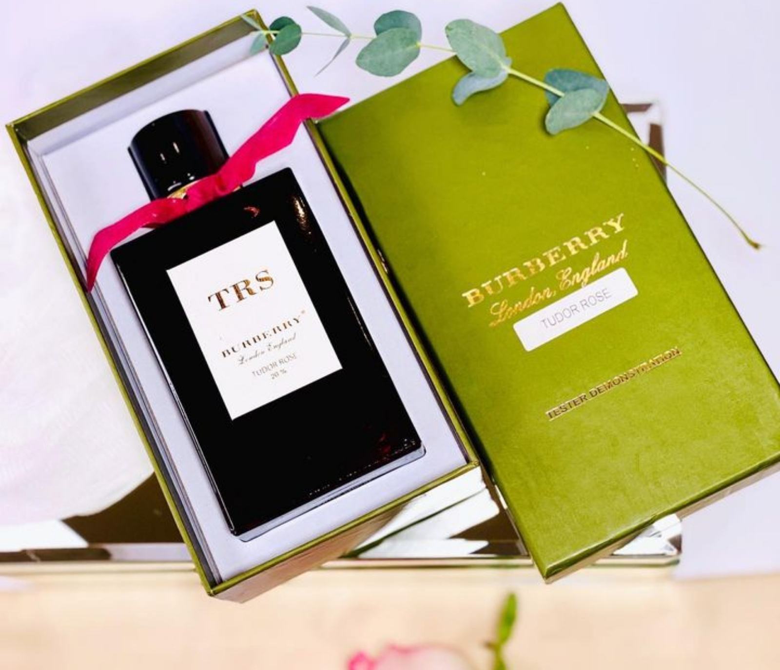 Burberry Signatures Tudor Rose