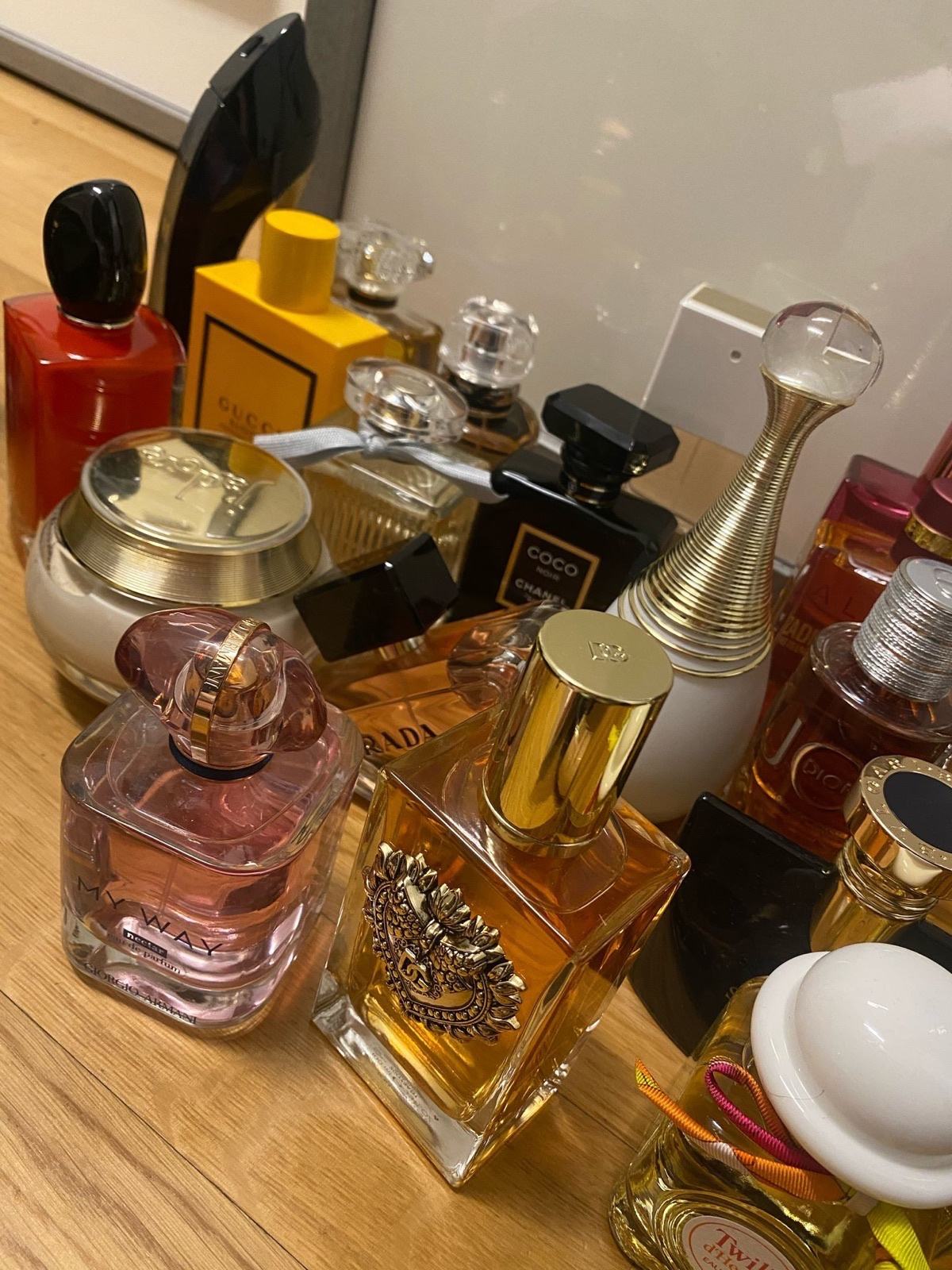 Parfemi originalni 100ml, dosta na stanju