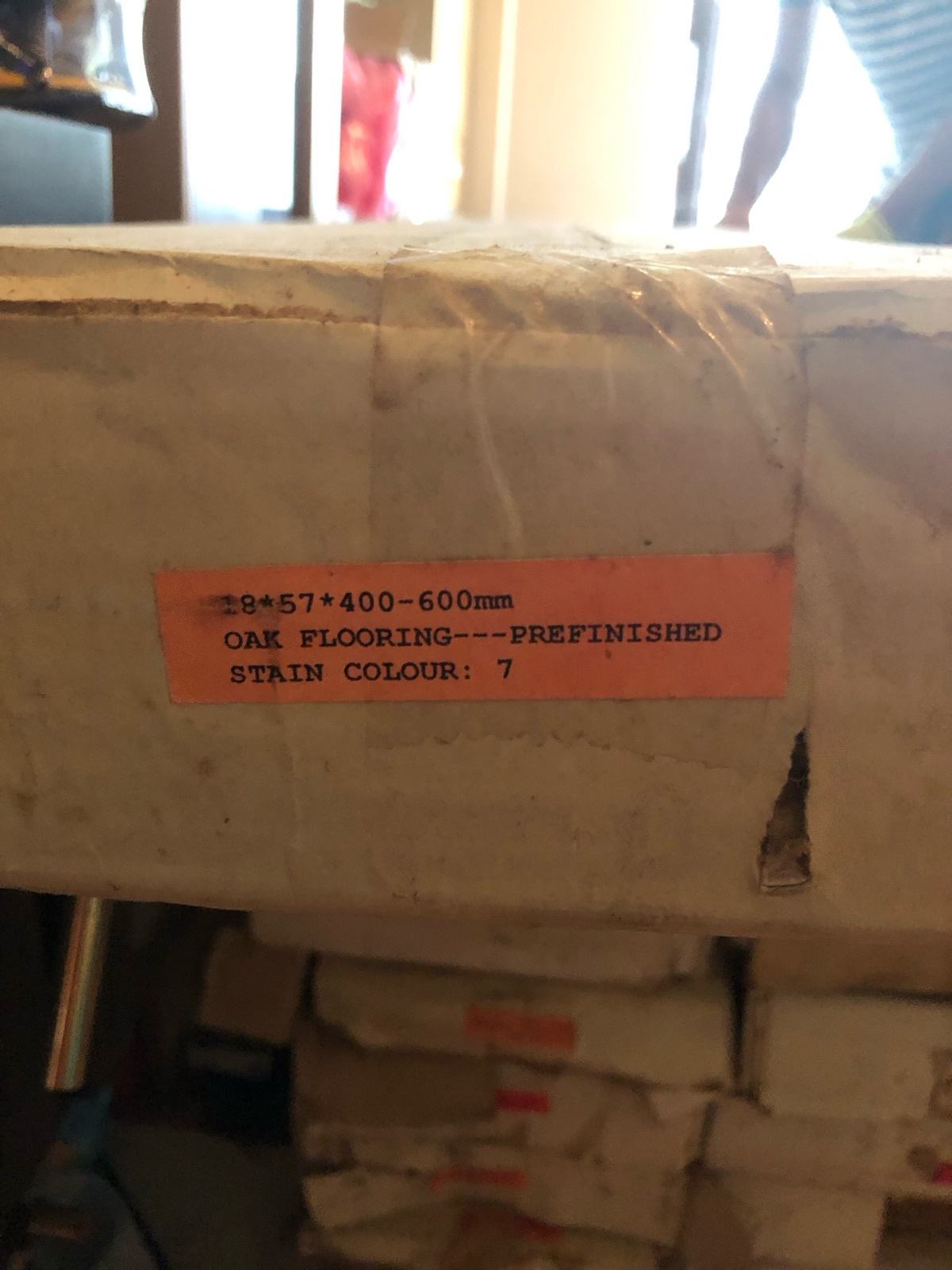 Gotovi parket hrast masiv boja orah polumat lak 400-600x57x18, 34m2,