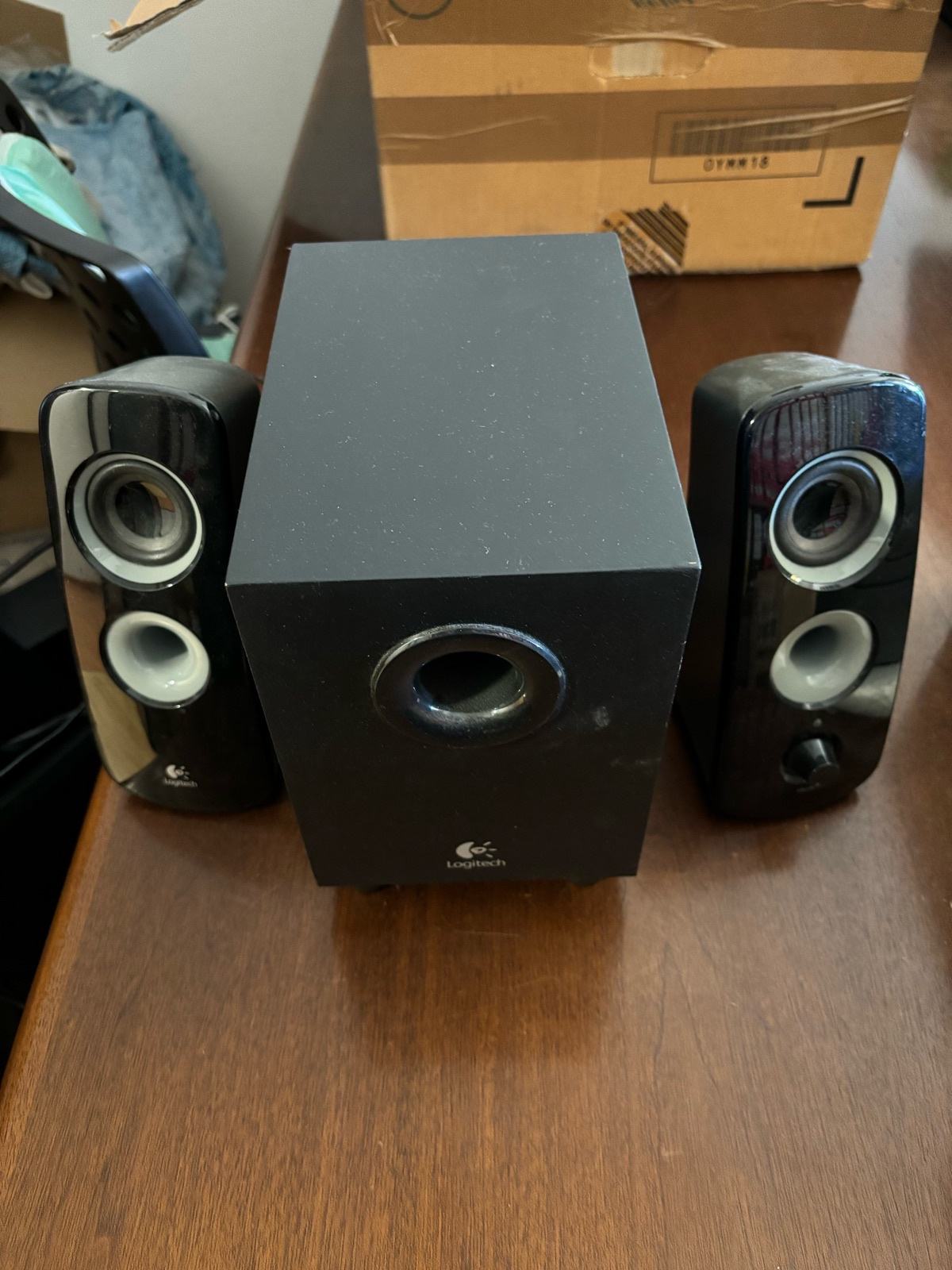 Logitec Z323 zvučnici i subwoofer