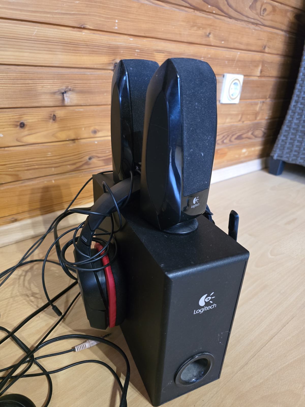 Logitech G332 i Logitech S-220