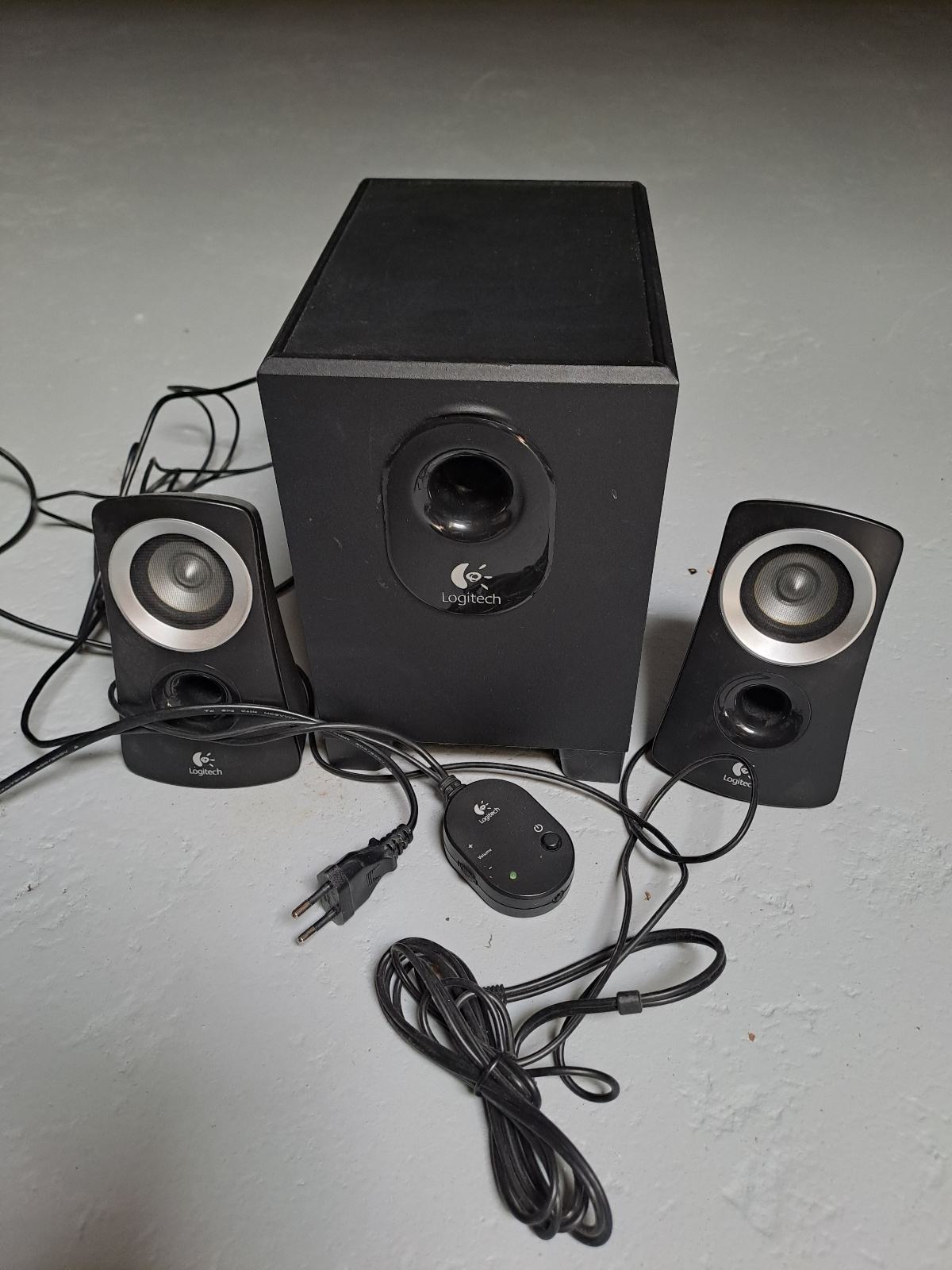 Logitech PC zvučnici i pojačalo bas