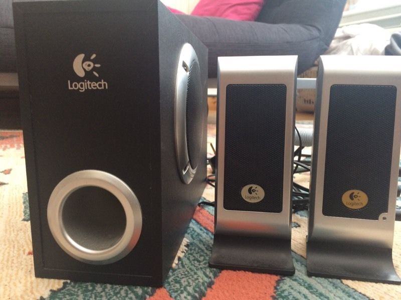 Logitech S200 zvučnici