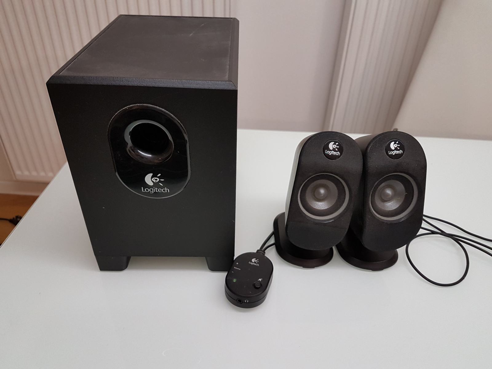 Logitech X-210 2+1 zvučnici 50W