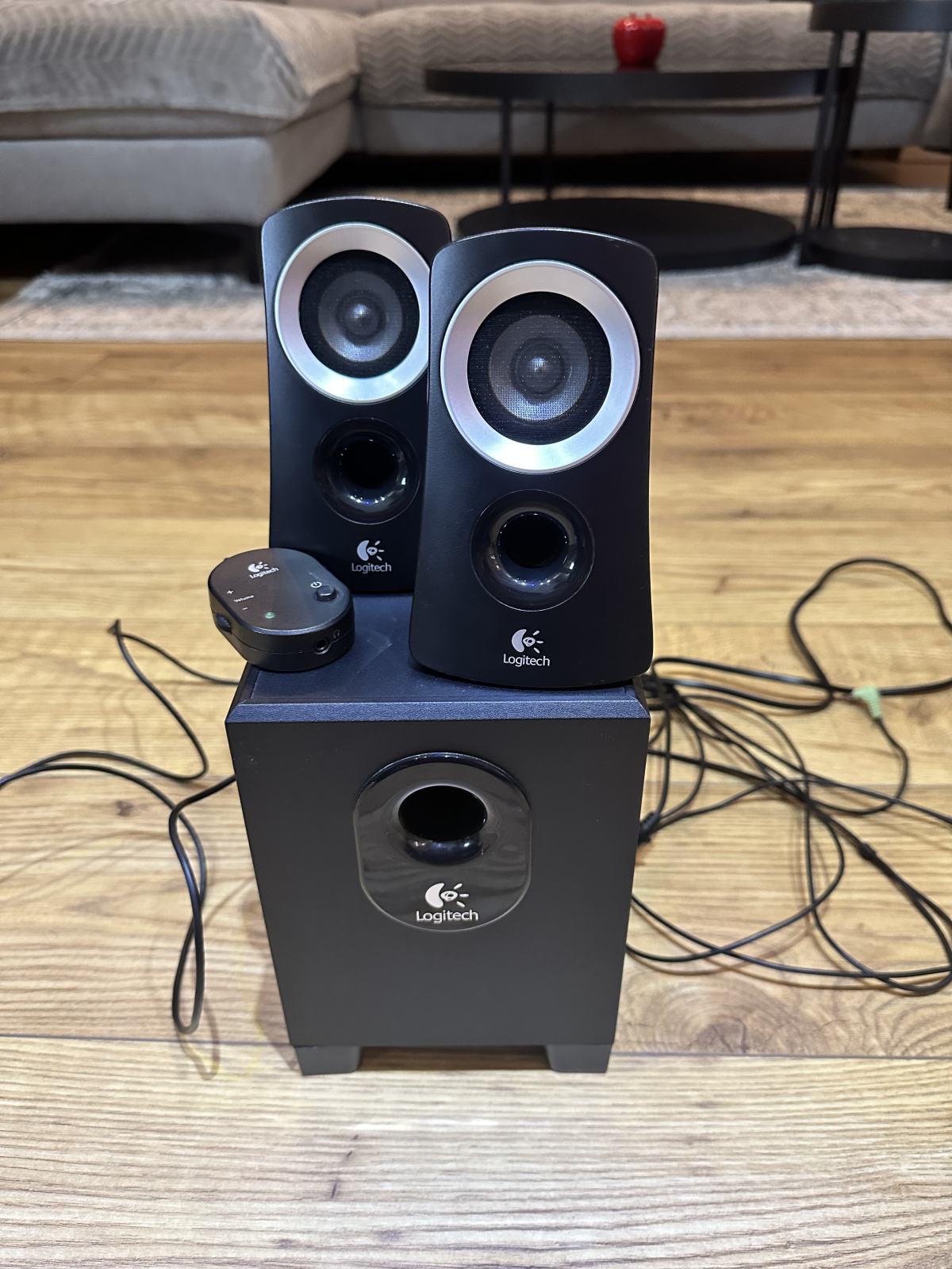 Logitech Z313 zvučnici