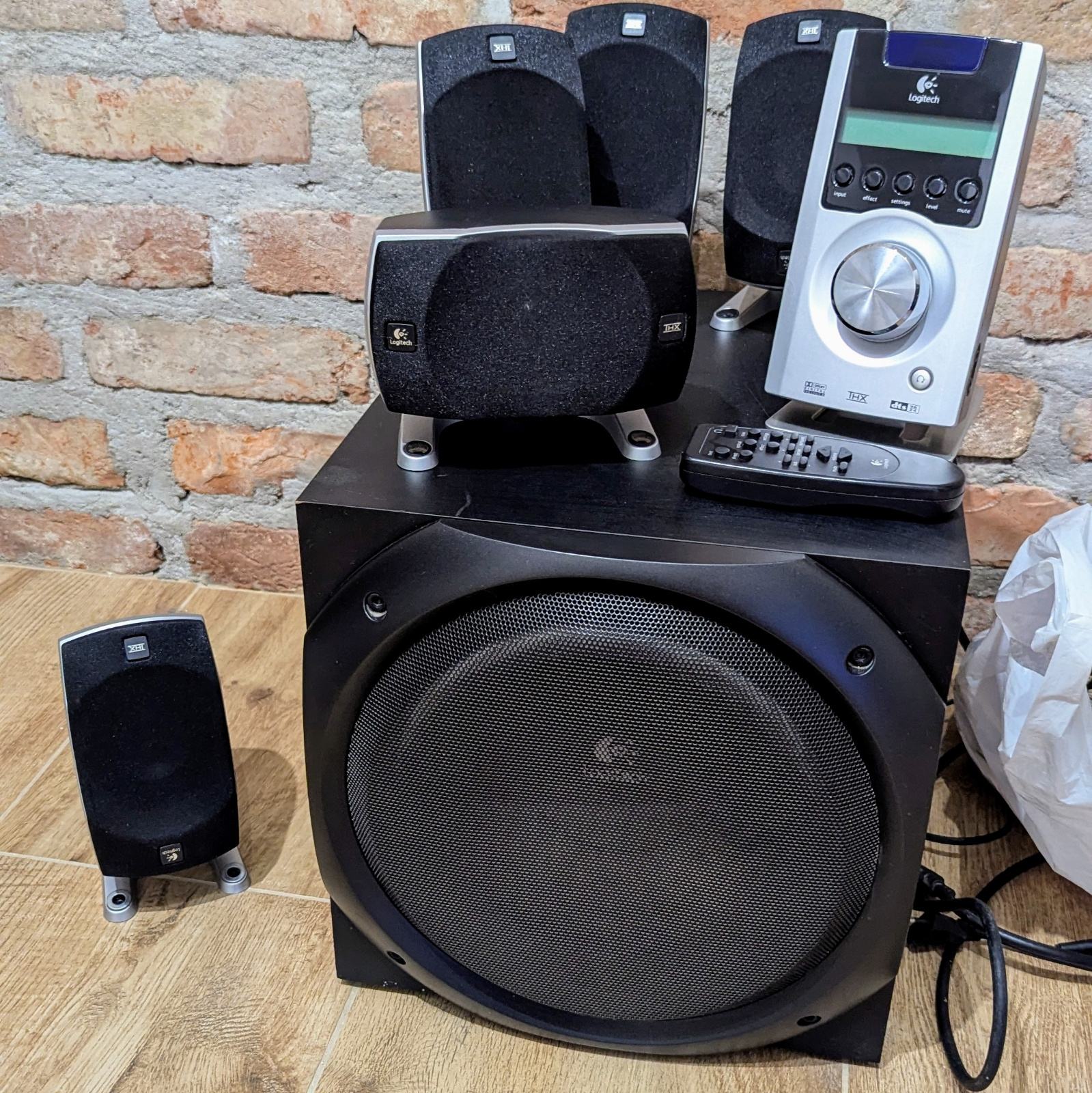 Logitech Z5500 zvučnici