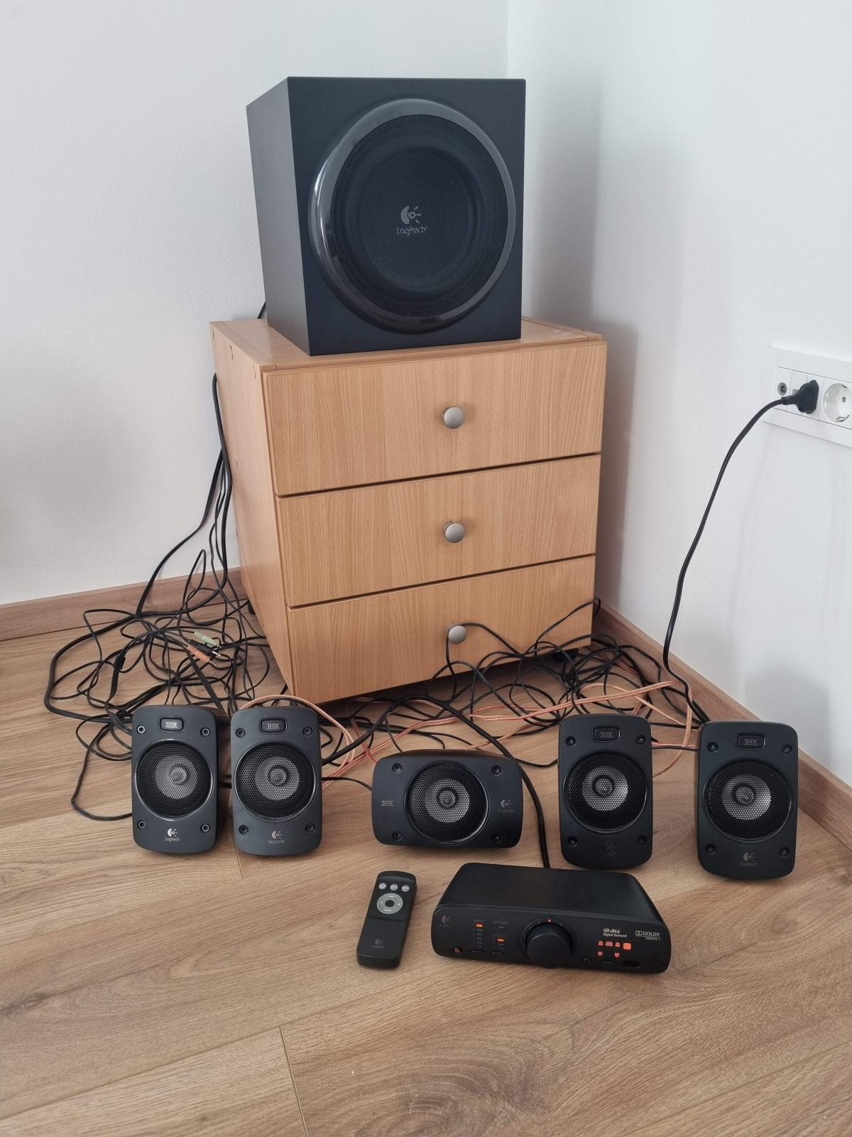 Logitech Z906 5.1 zvučnici