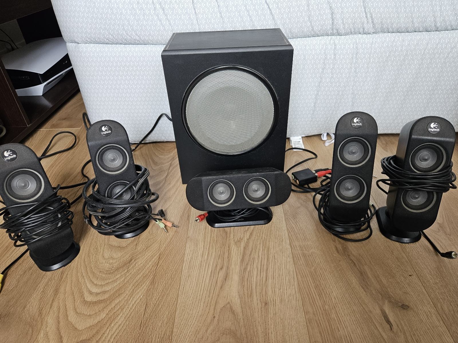 Logitech zvučnici 5.1