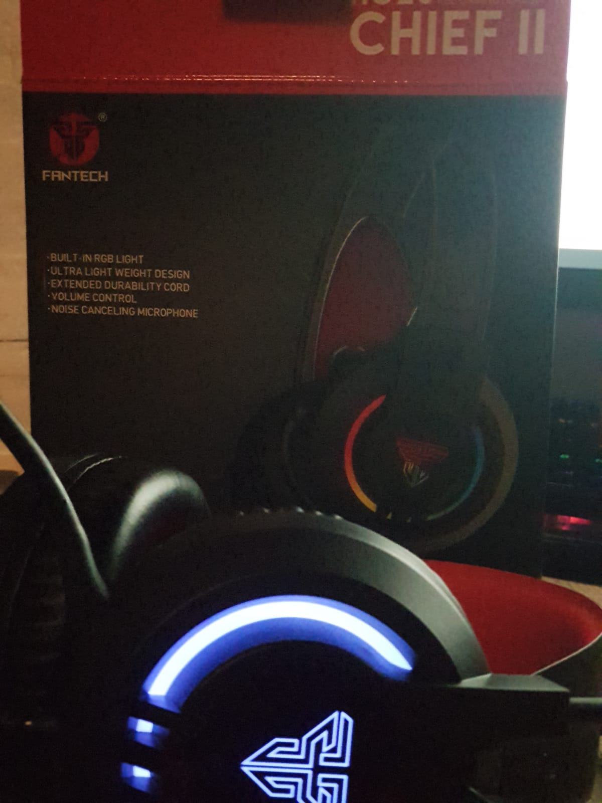 SLUŠALICE FANTECH CHEF II HG20 CRNE