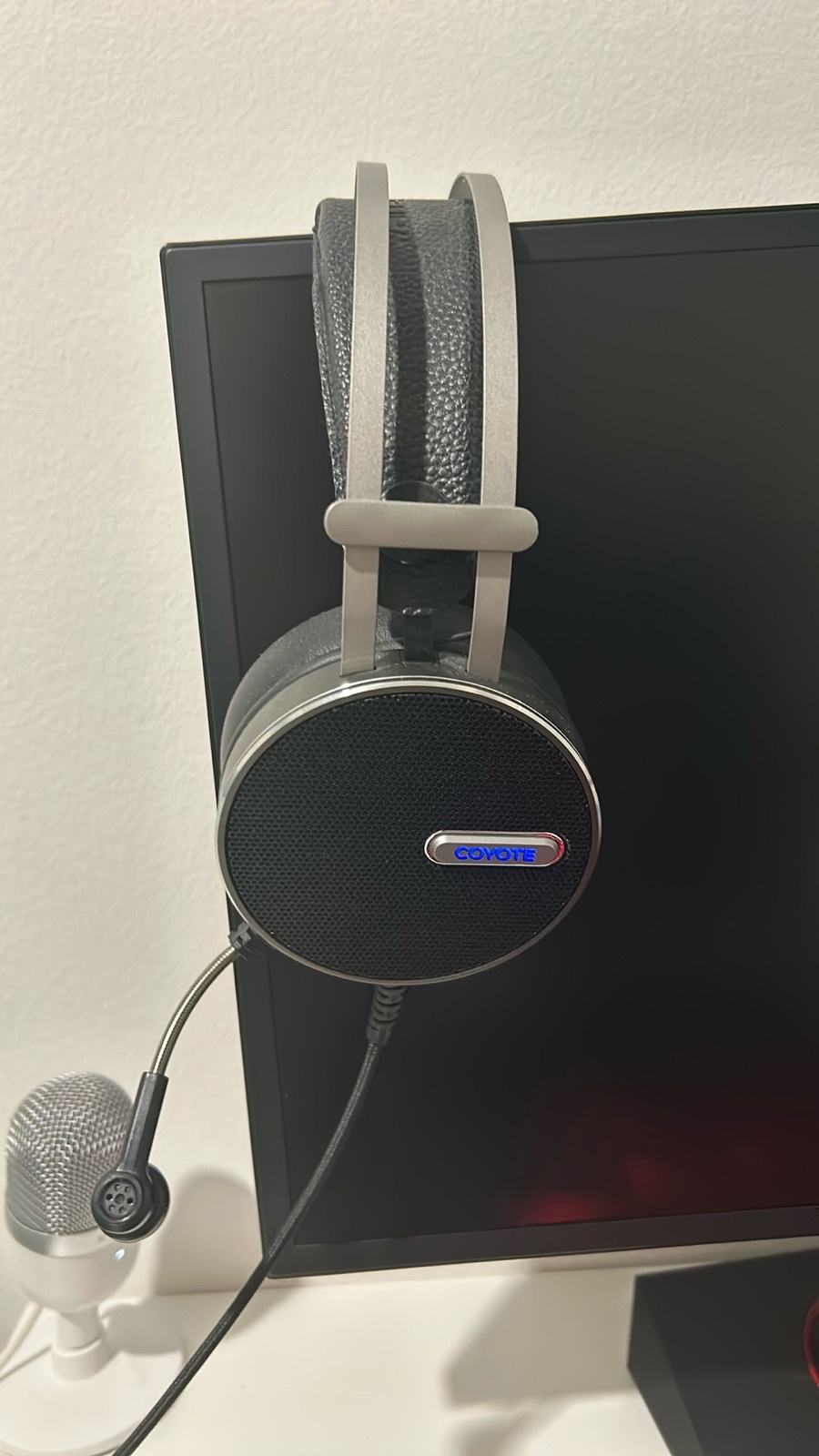 White shark coyote slusalice