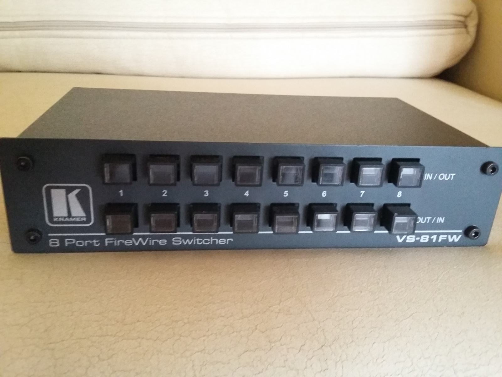 Kramer VS-81FW profesionalni 8 portni firewire switch