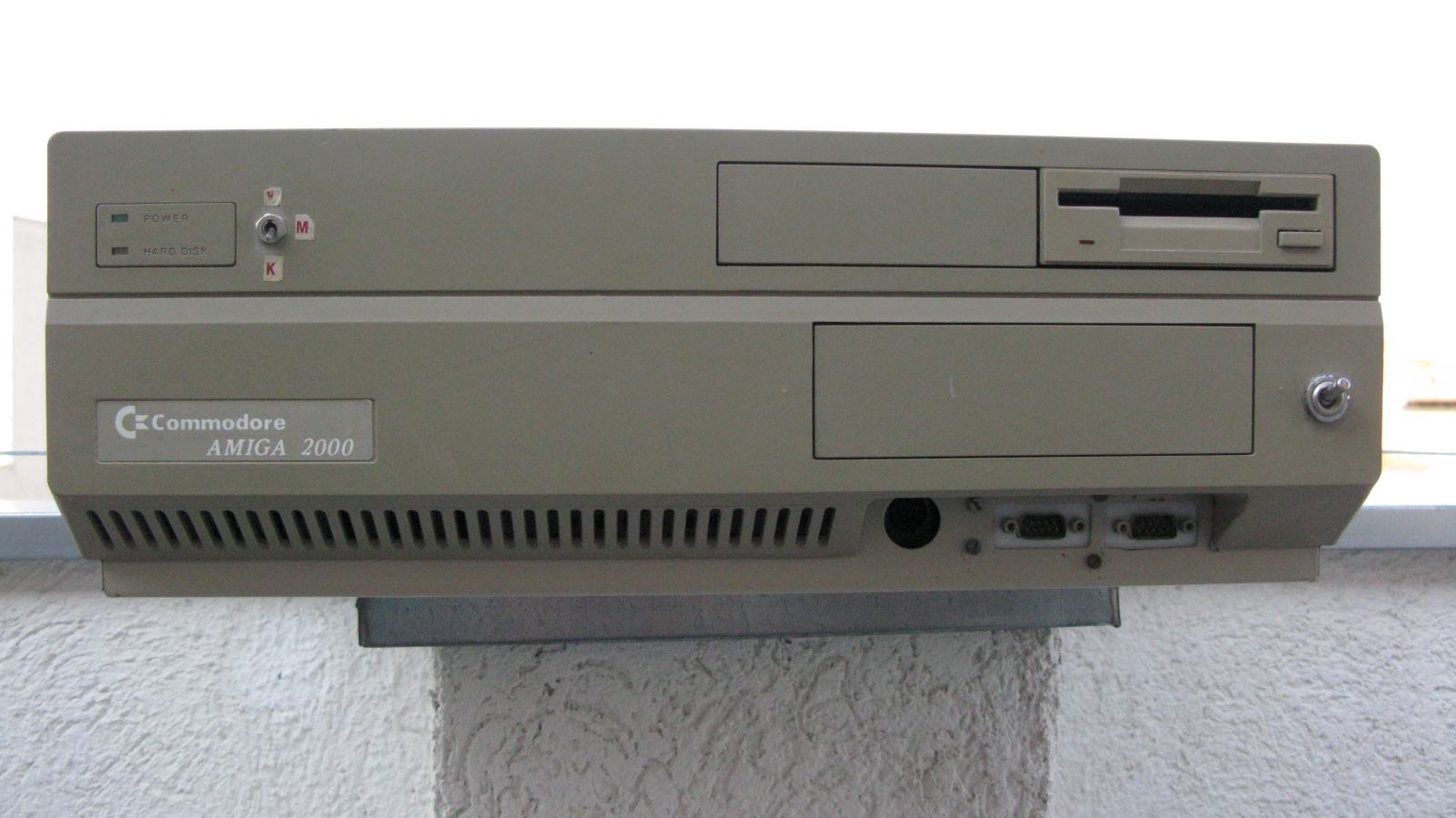 AMIGA 2000