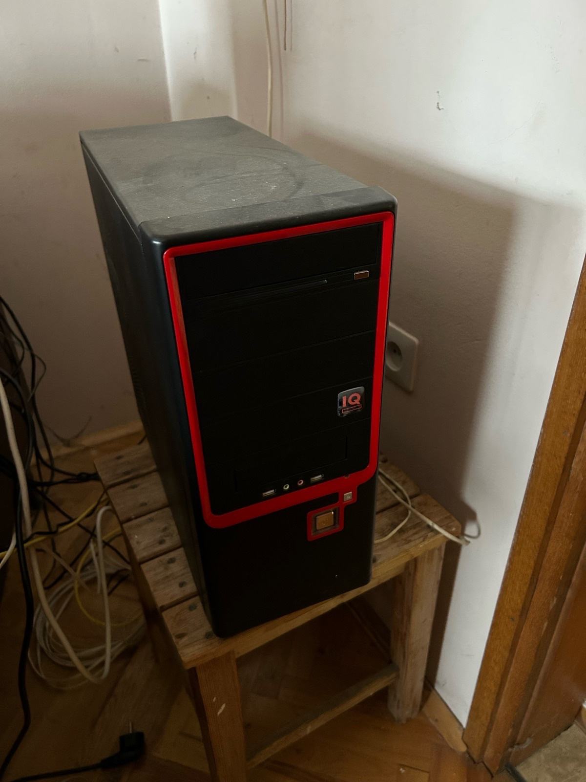 Cijeli Set - računalo, monitor, tipkovnica, miš, zvučnici