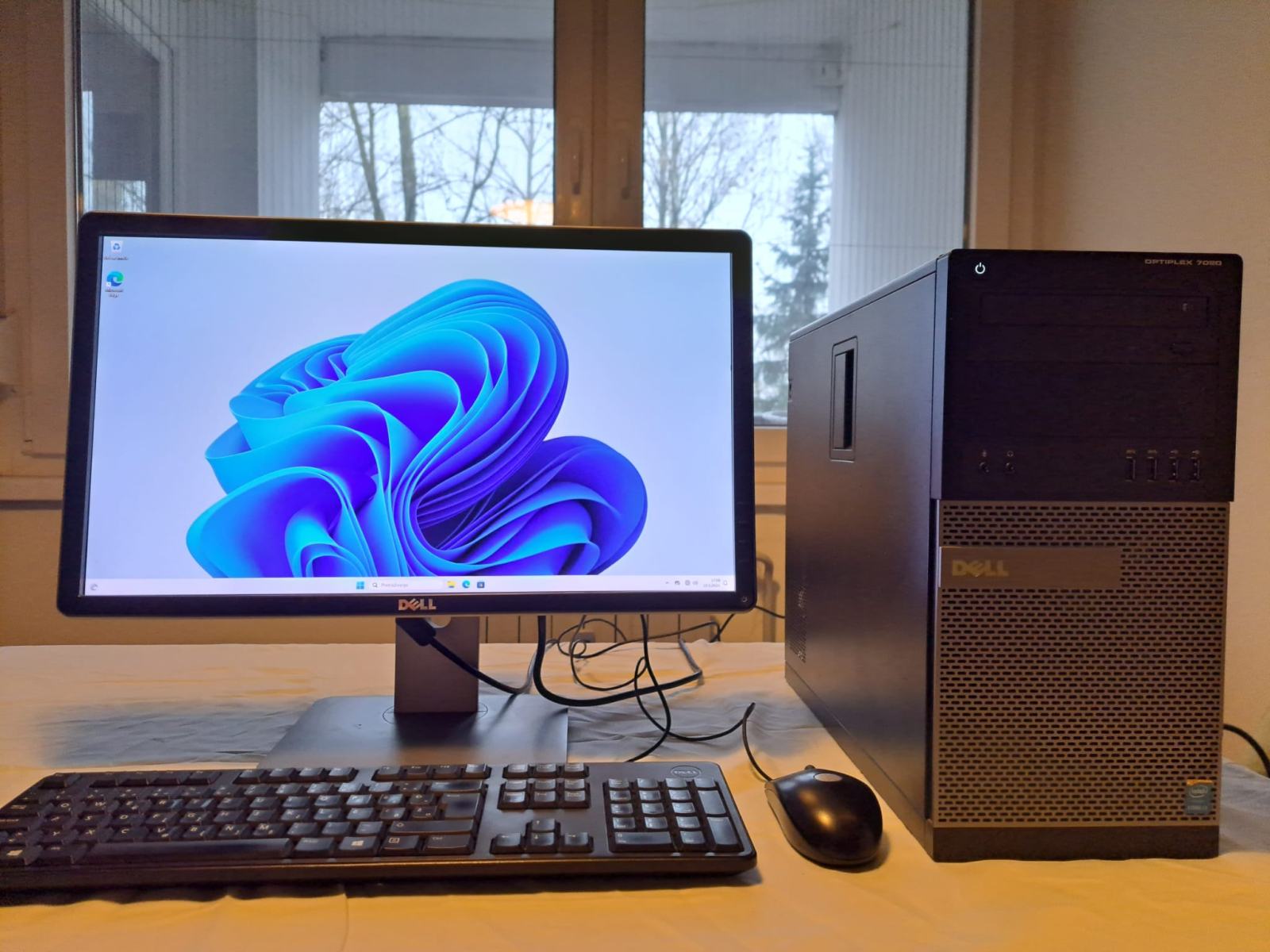 Combo Dell Optiplex 7020MT računalo, Dell monitor, miš i tipkovnica