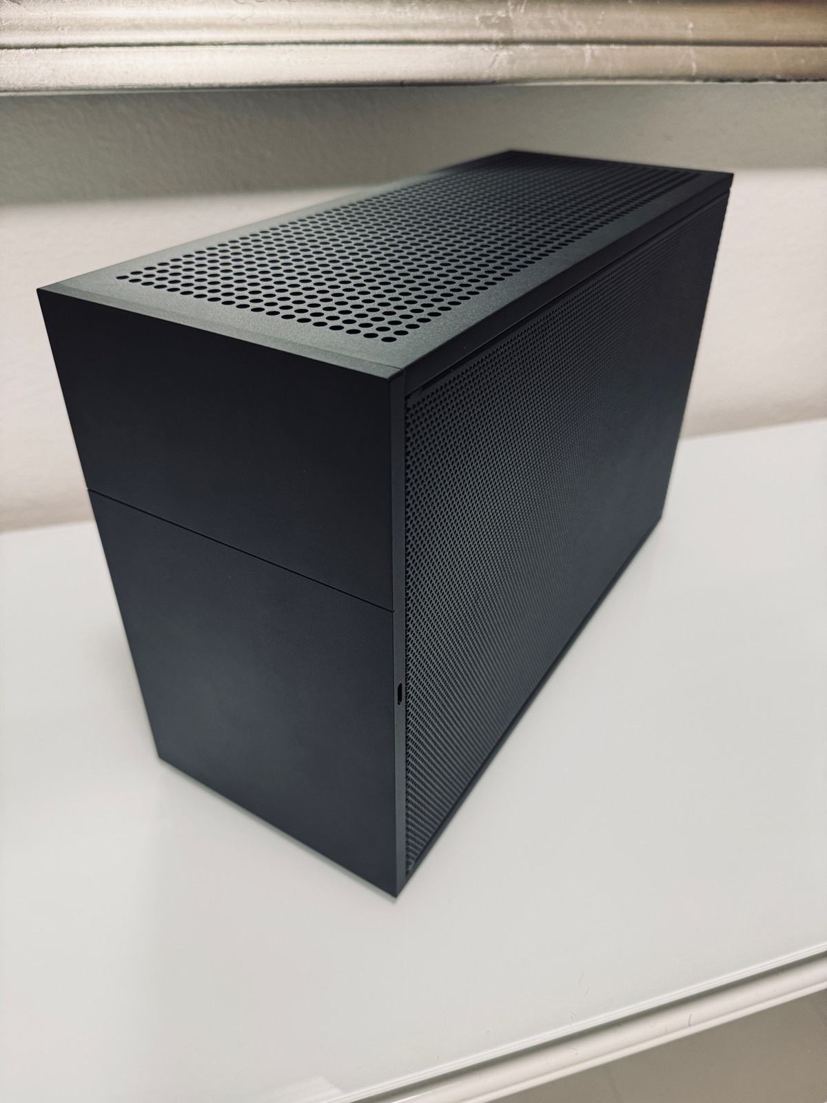 FormD T1 Ryzen 5 7600 7800 XT Nitro+ 32GB 2TB custom cables B650E-I