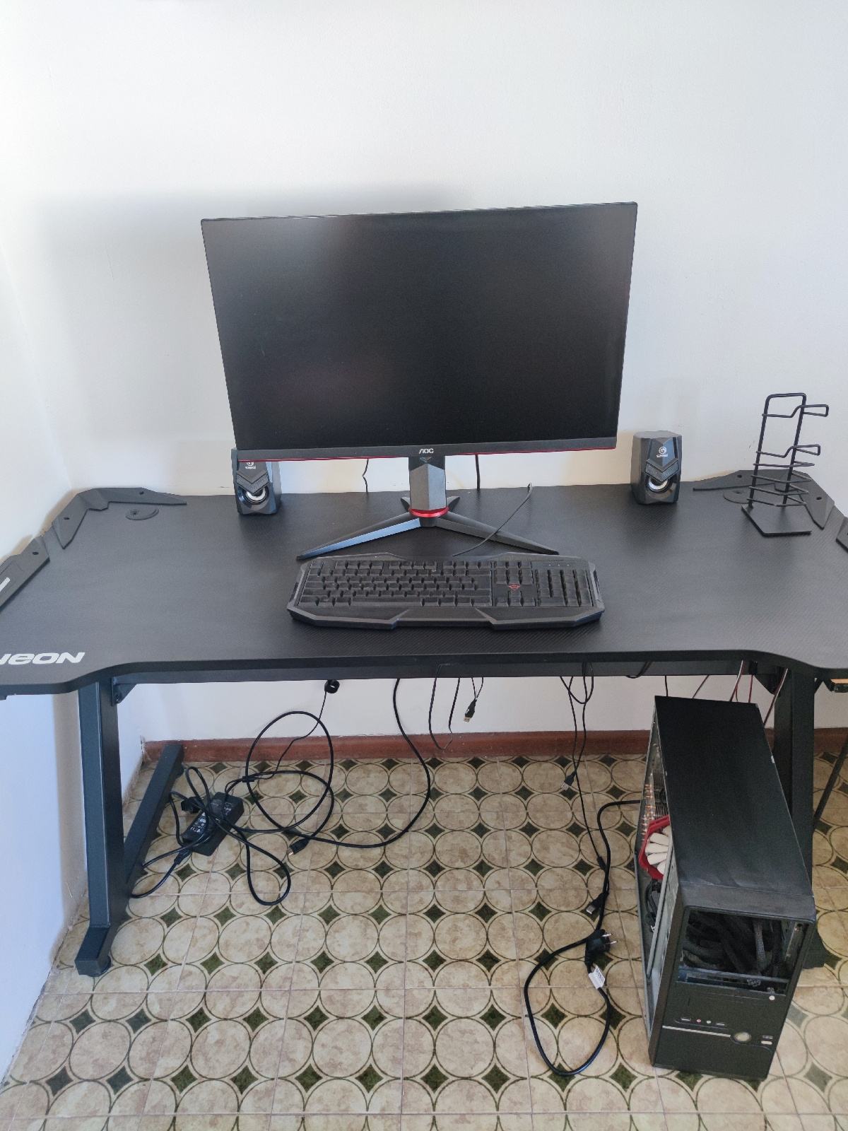 Gaming PC + AOC 27inch 144hz, 2K monitor + Gaming stol