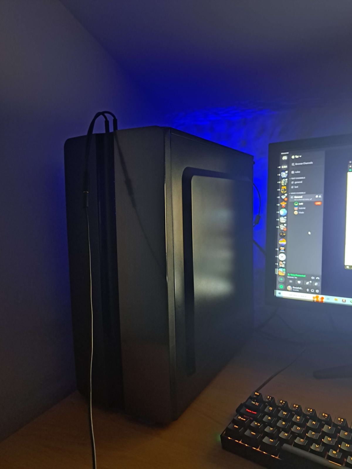 GAMING PC - Ryzen 5 5600, RX 6600 16gb RAM