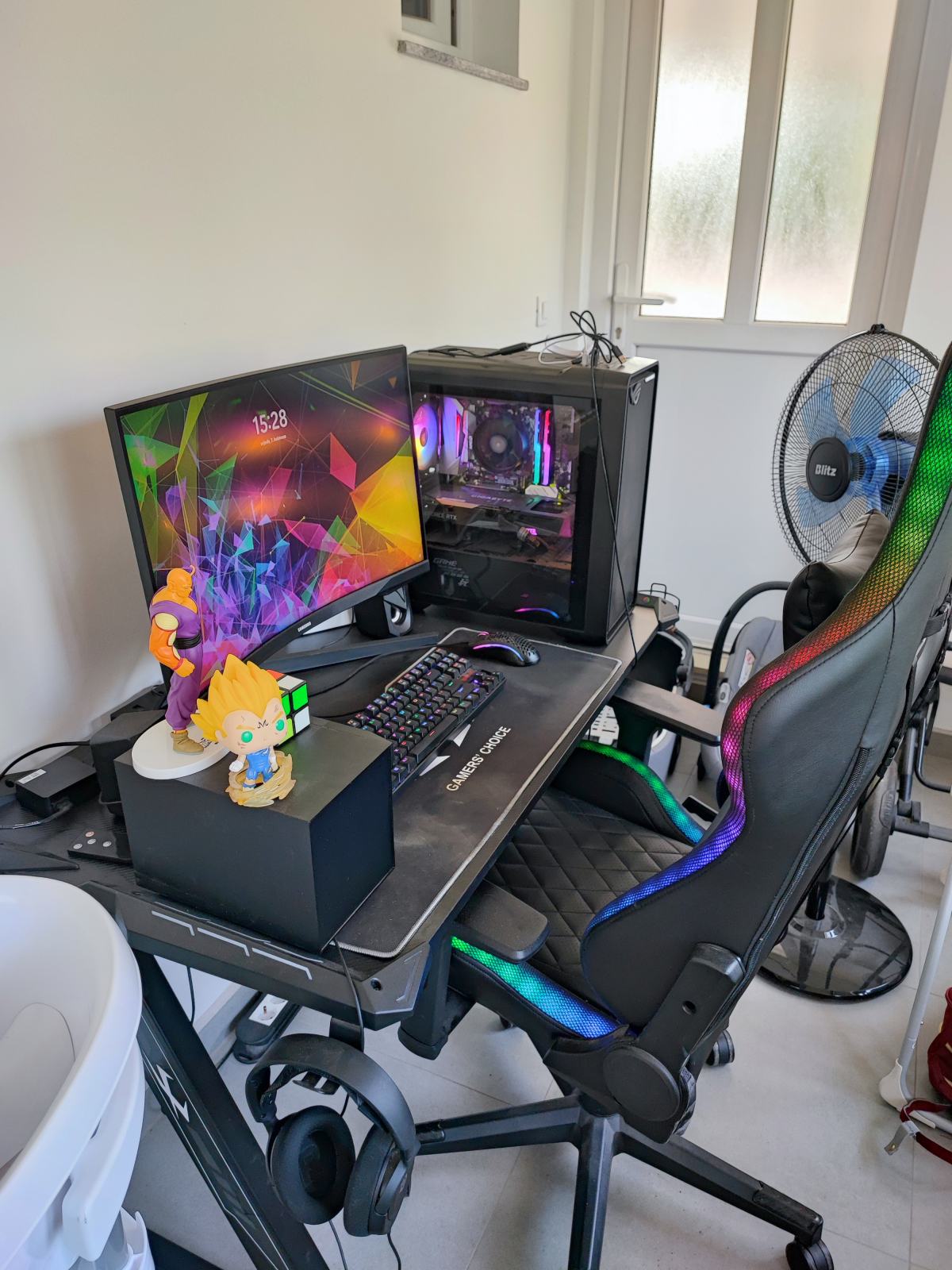 Gaming PC + Sva potrebna periferija + Gaming stol i stolica