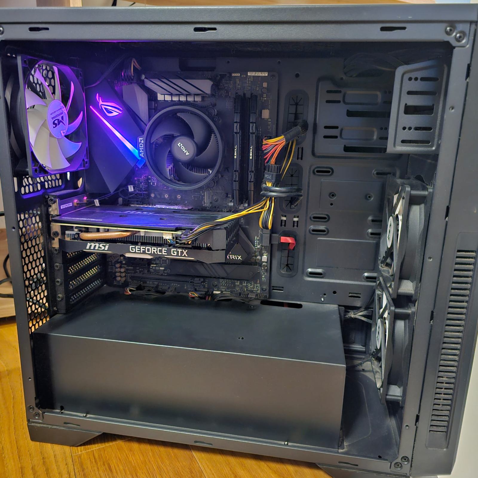 Gaming PC komplet sa periferijom