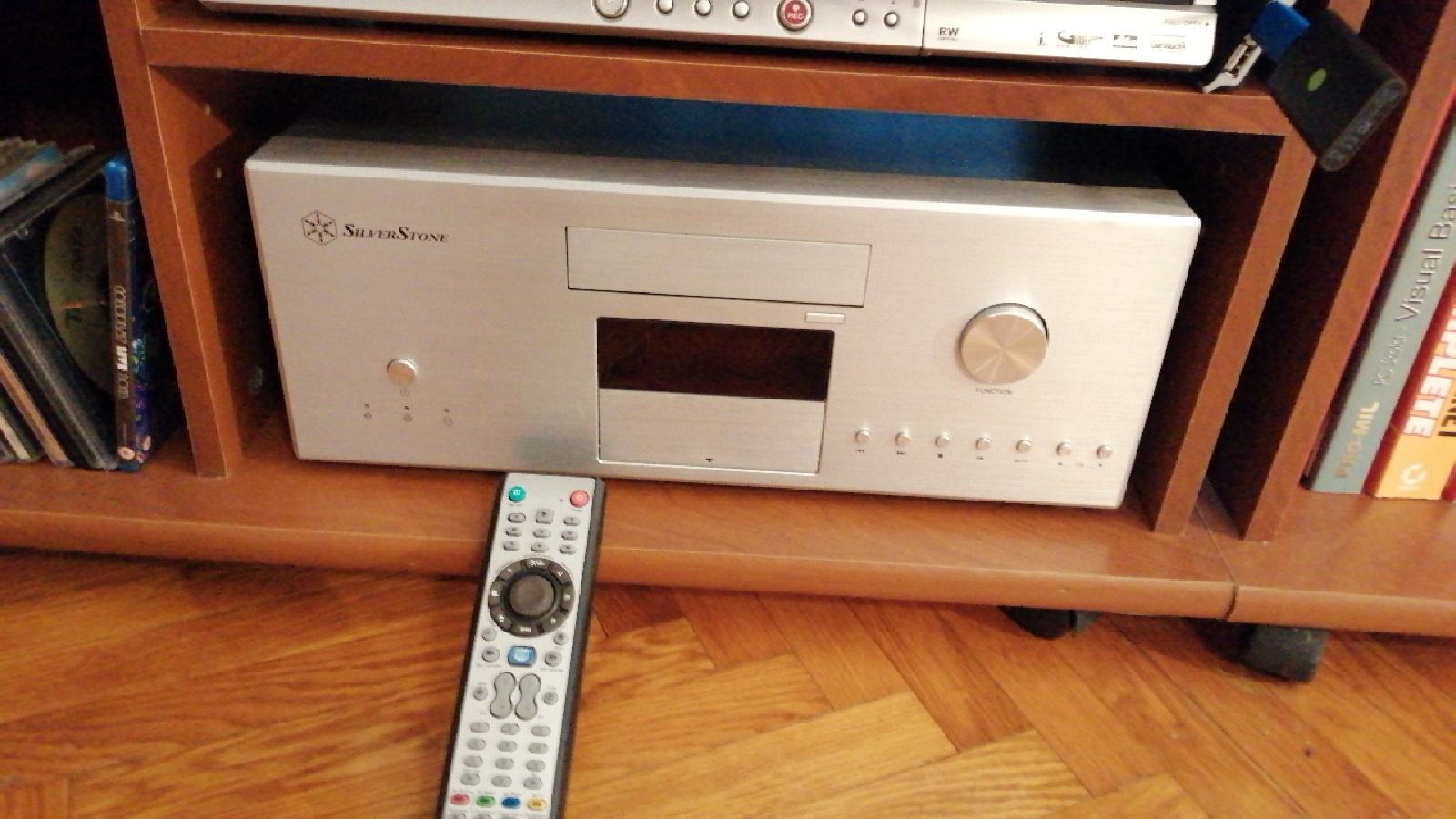 Home Theatre PC Silverstone LC16M