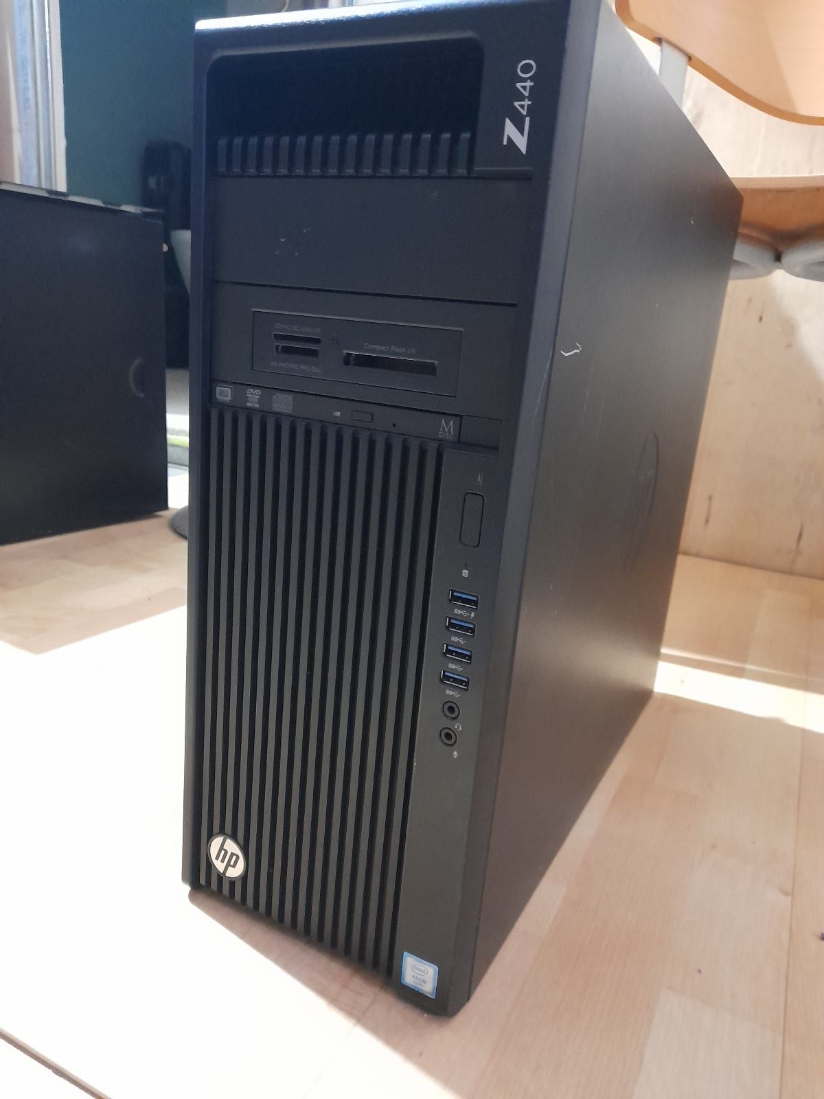 ⚡️HP z440 (Intel Xeon e5-1620v3 3.50Ghz)