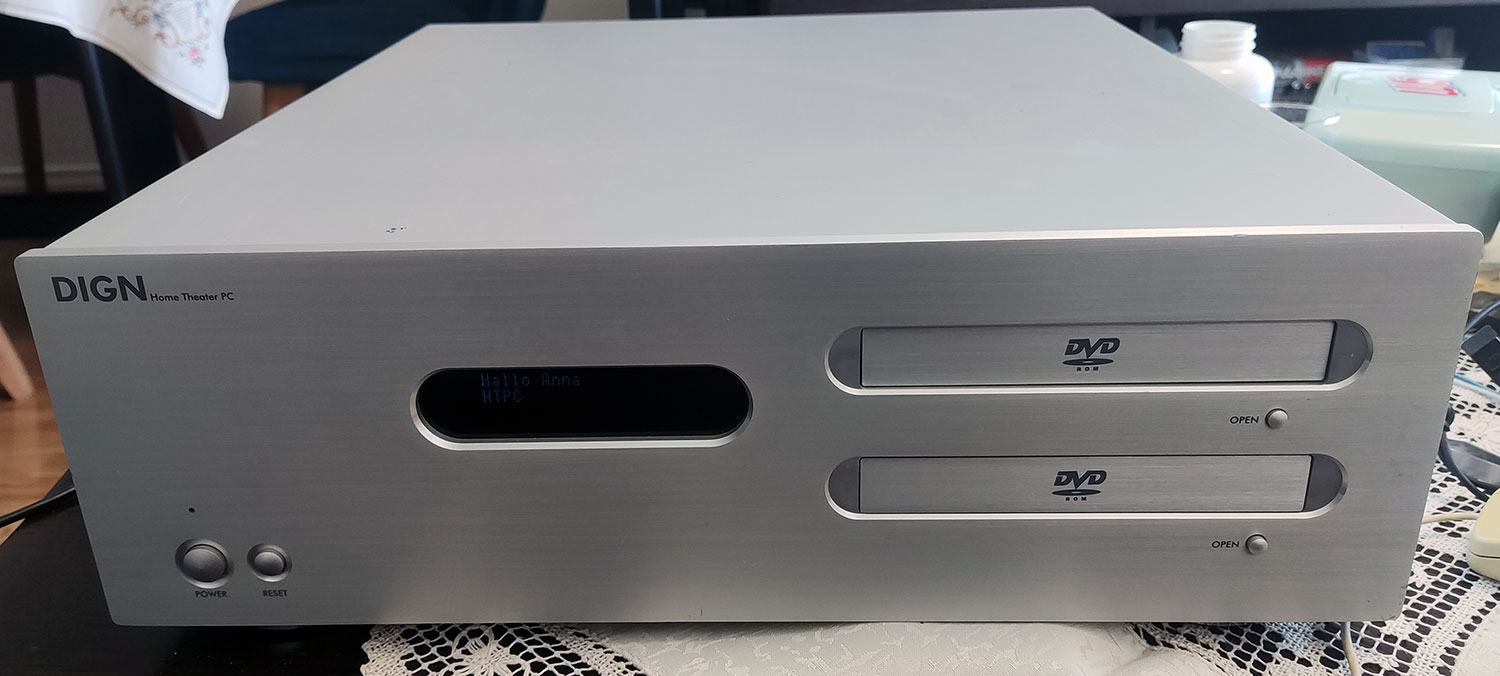 HTPC konfiguracija - projekt hi-fi srebrno kučište VFD display Dign