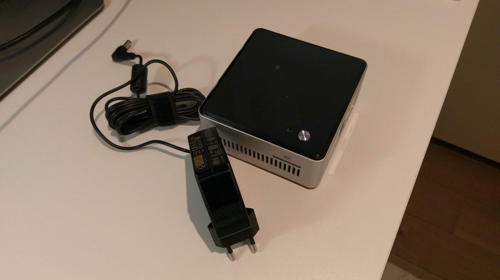 Intel® NUC5PGYH, 32 GB, 4 GB RAM, Windows 10 Home 64-bit