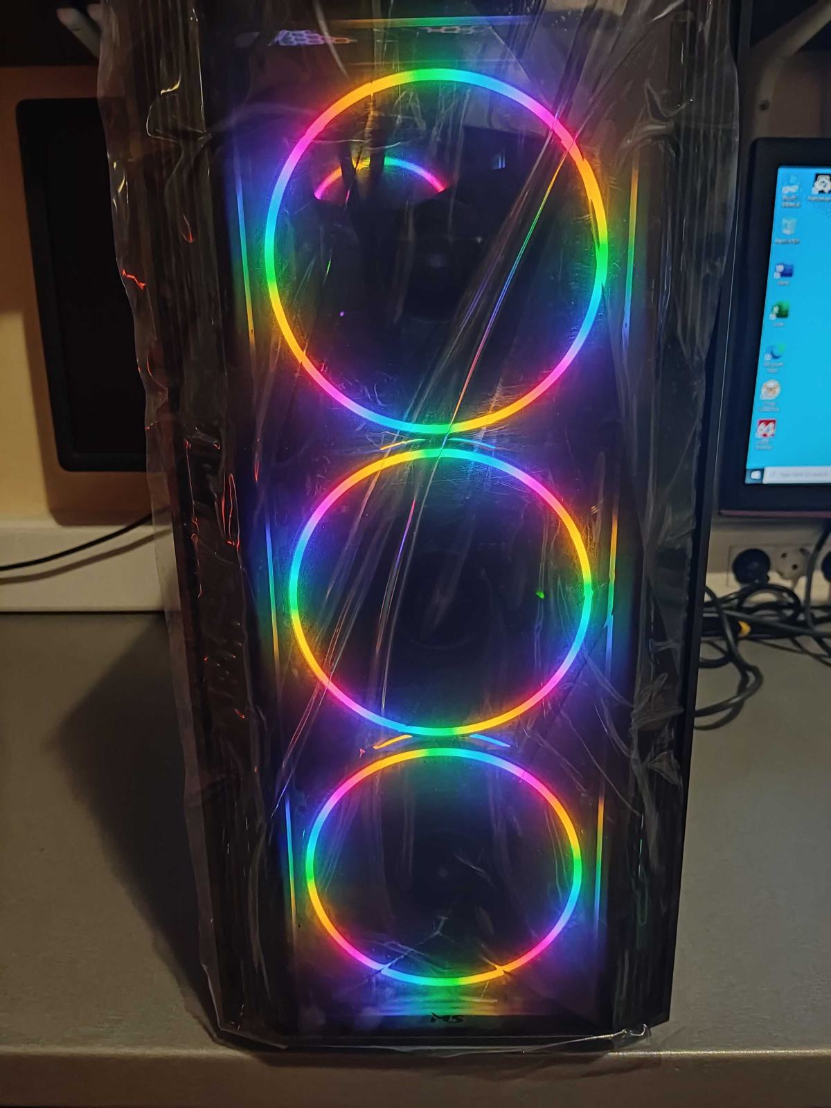 Komp,monitor,zvučnici,miš,tipkovnica