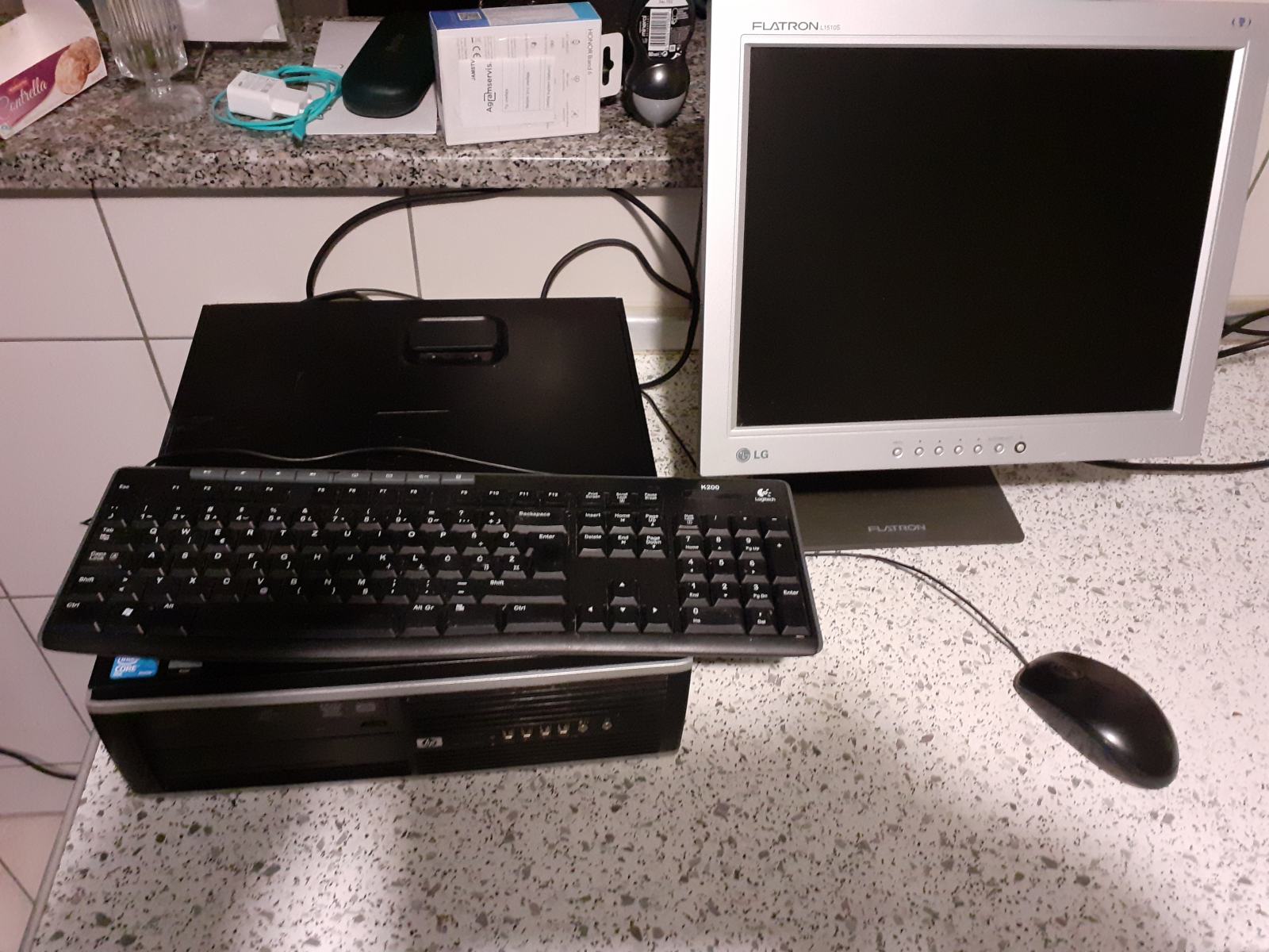 KOMPLET RAČUNALO MONITOR MIŠ TIPKOVNICA