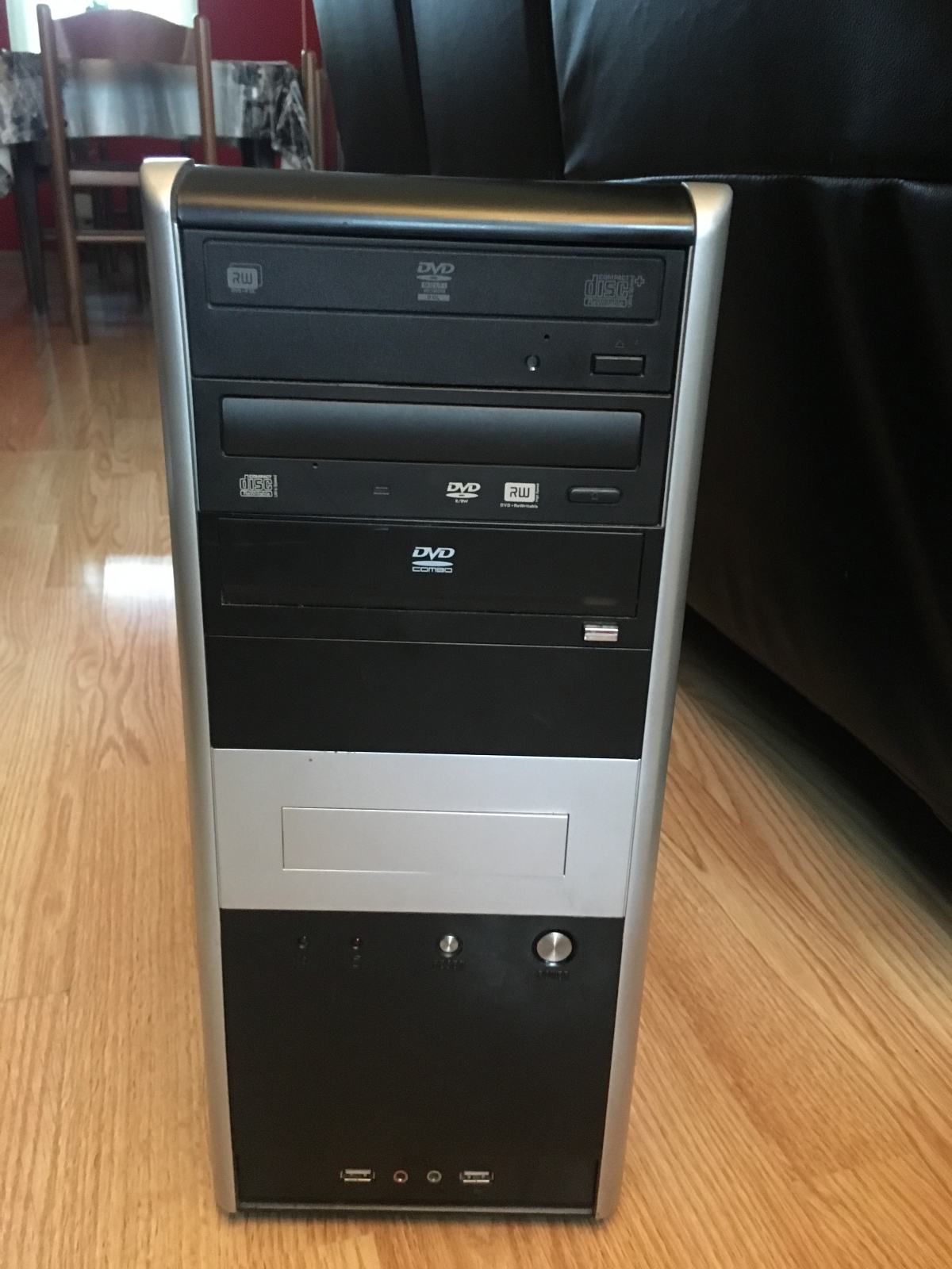 Konfiguracija AMD Phenom 9550 Quad core 4x2,2, 4GB, radeon HD5700