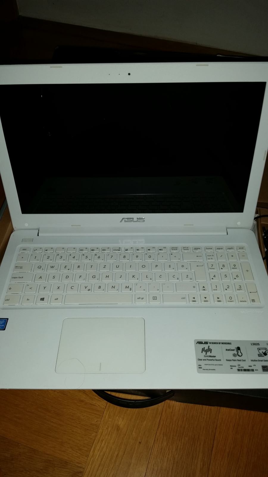 Laptop Asus bijeli nekorišten