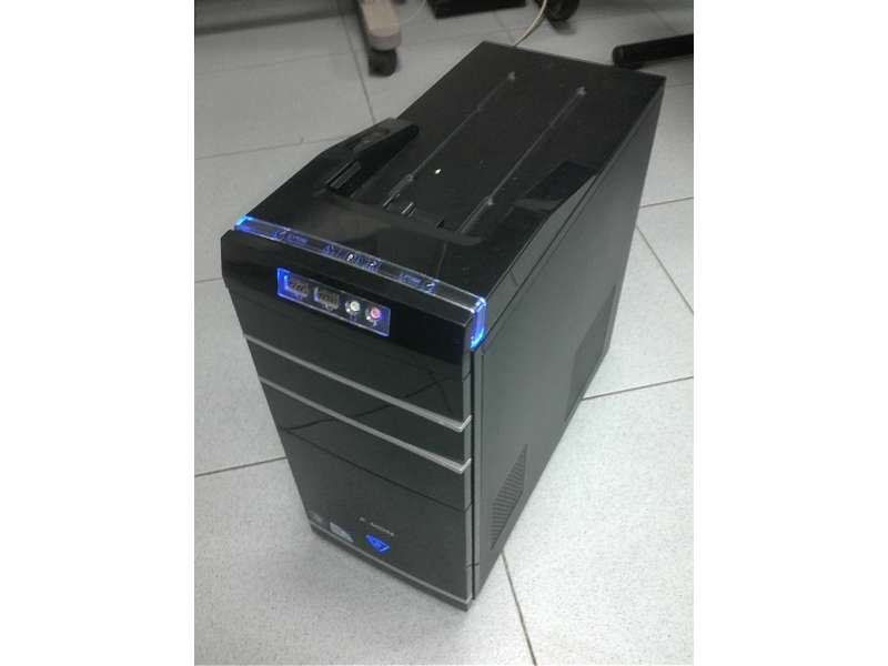 Medion Amd A8 Quad /4 gb DDR3/ 240 SSD / Win 10 /Jamstvo