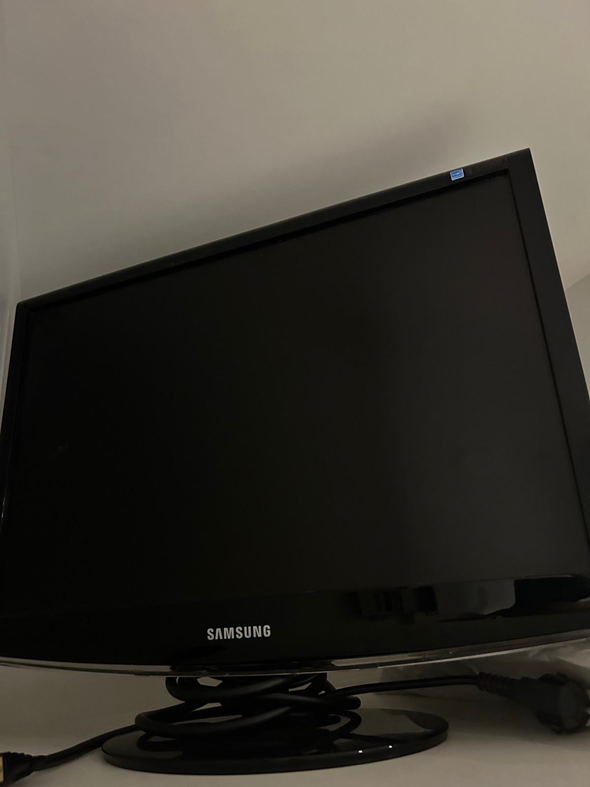 PC + monitor + tipkovnica i miš