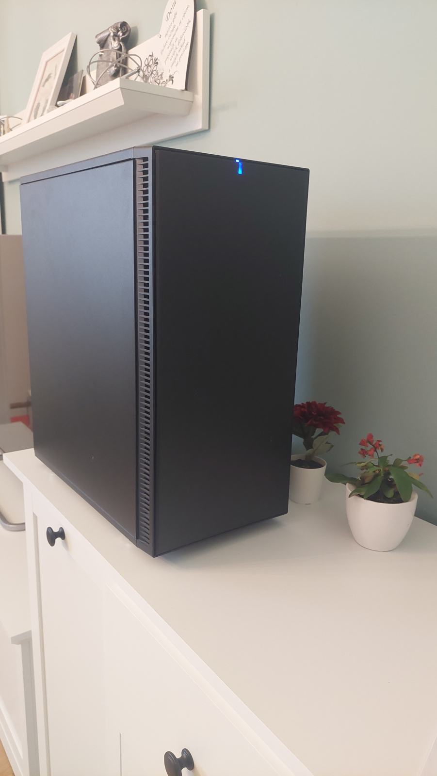 PC - Ryzen 7 1700X; GTX 1660 SUPER; 32GB RAM; M2 NVMe SSD 250GB