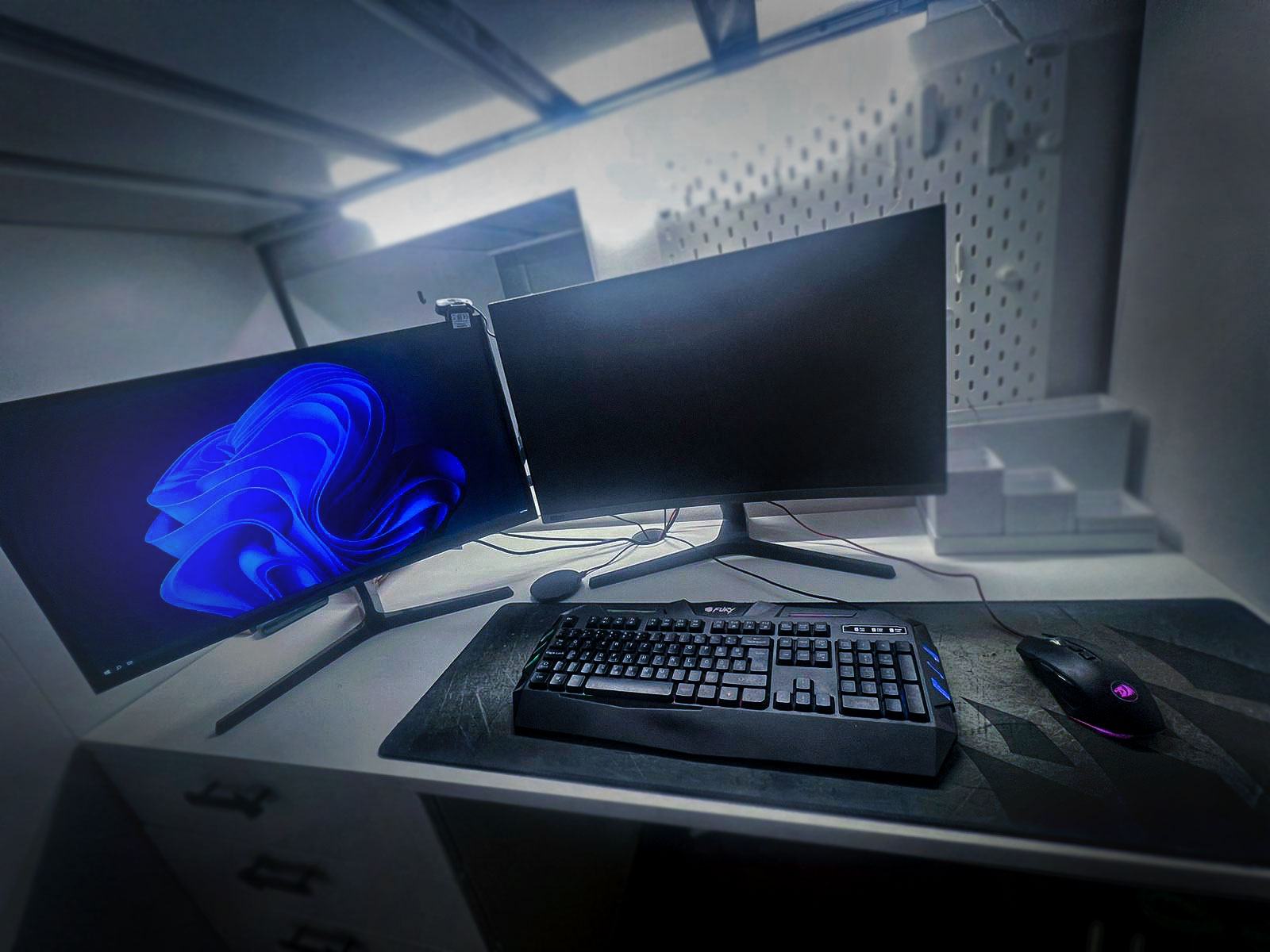 Gaming računalo Nvidia 1660 Super + Ryzen 5 3600 i periferija.