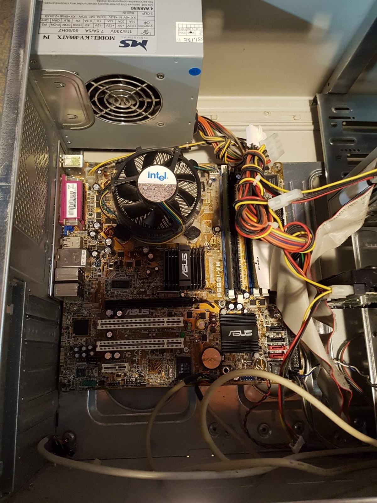 Prodajem komp - povoljno - Intel