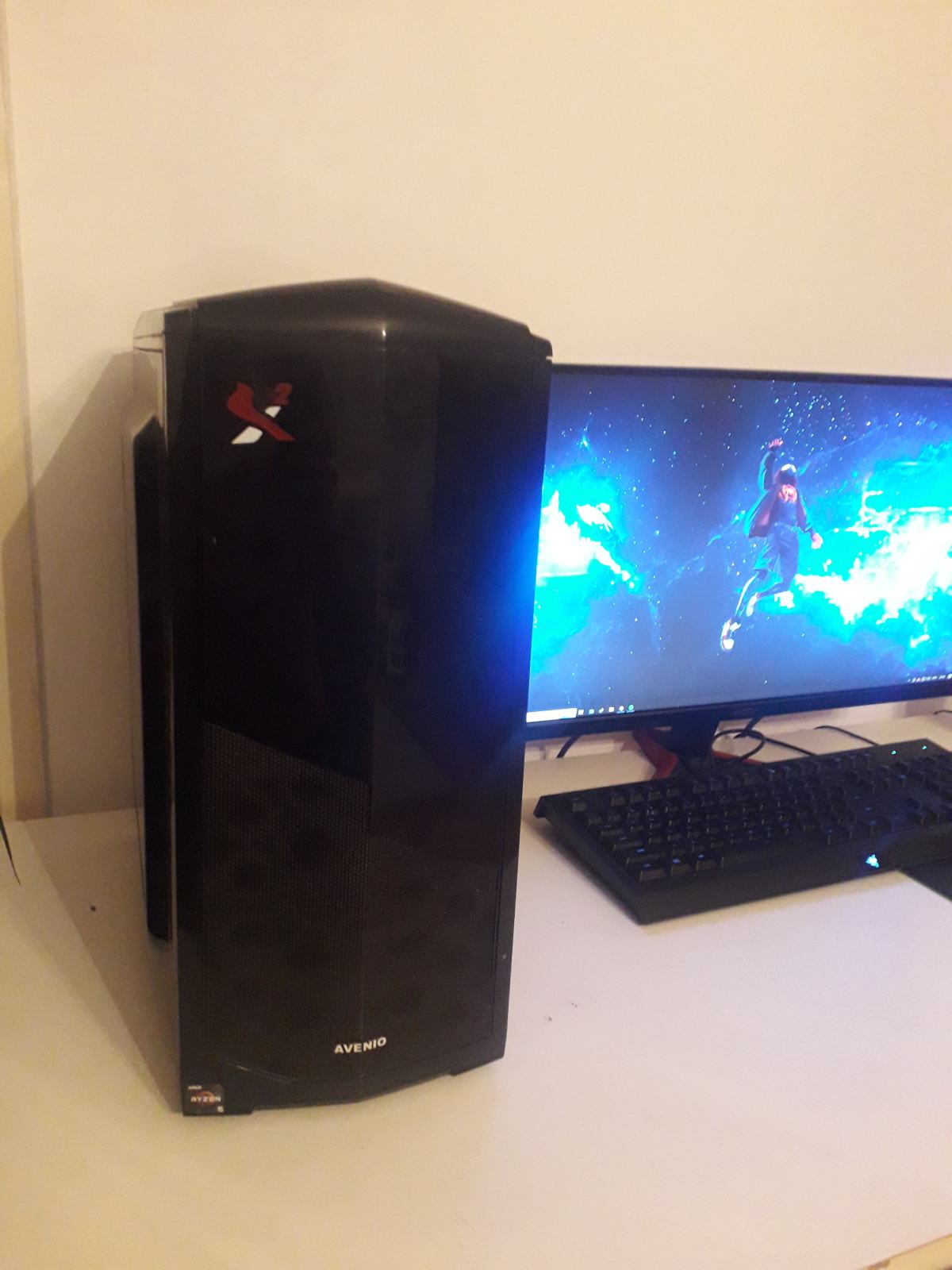 Prodajem racunalo( kuciste monitor tipkovnica i mis)