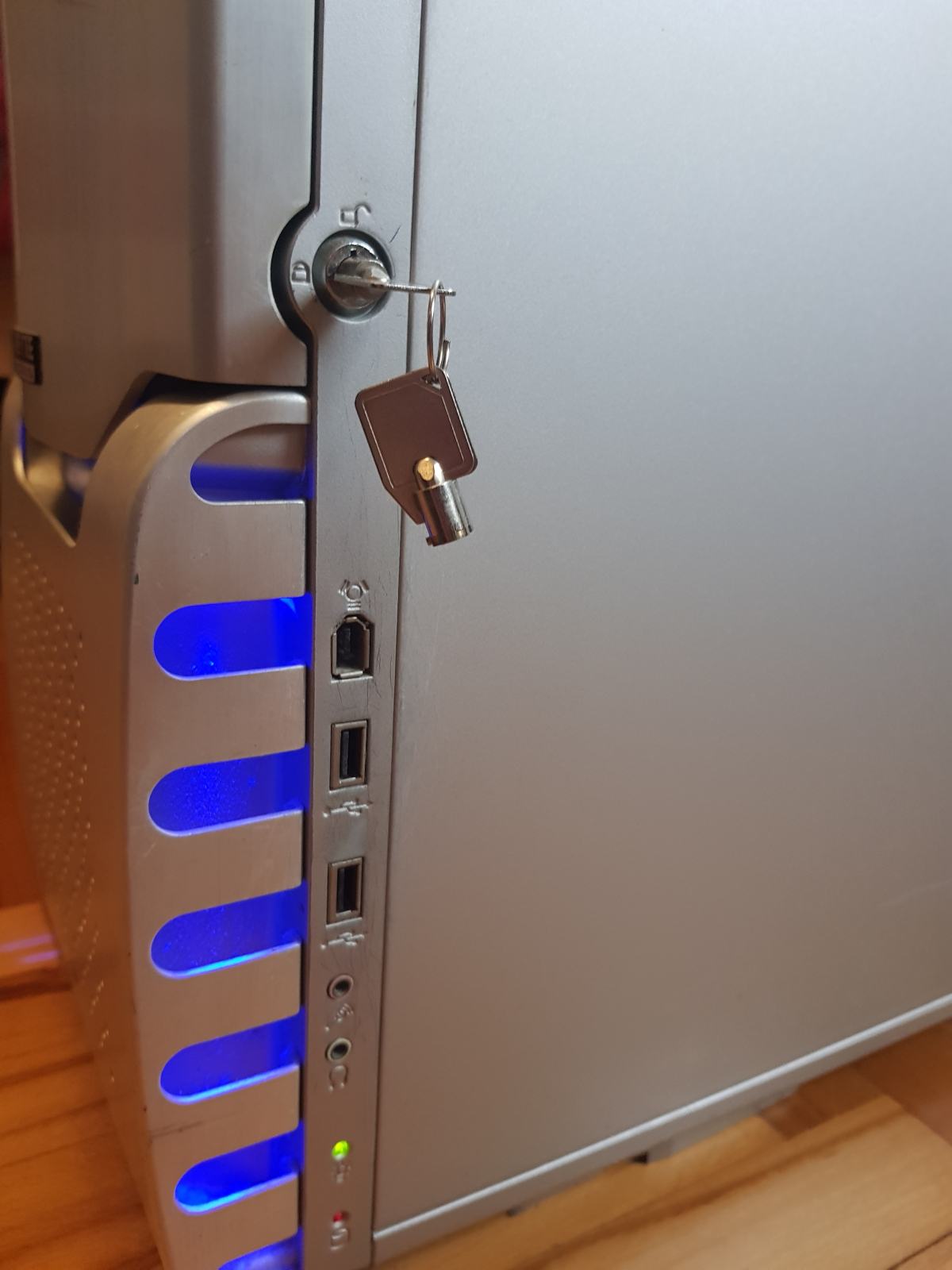 RAČUNALO + TIPKOVNICA + MIŠ