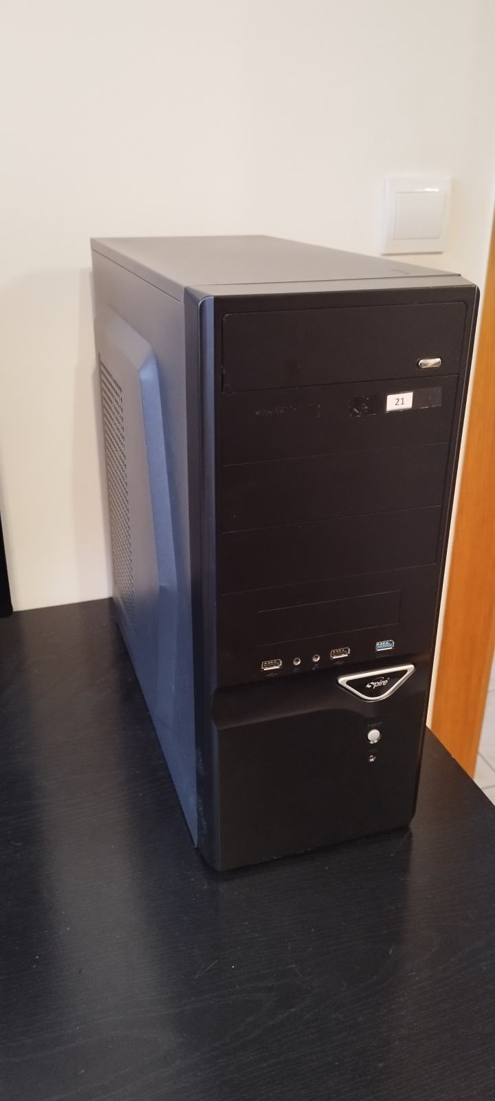 Računalo Win 11 Pro, Lenovo 24 monitor, šlušalice, miš i tipkovnica