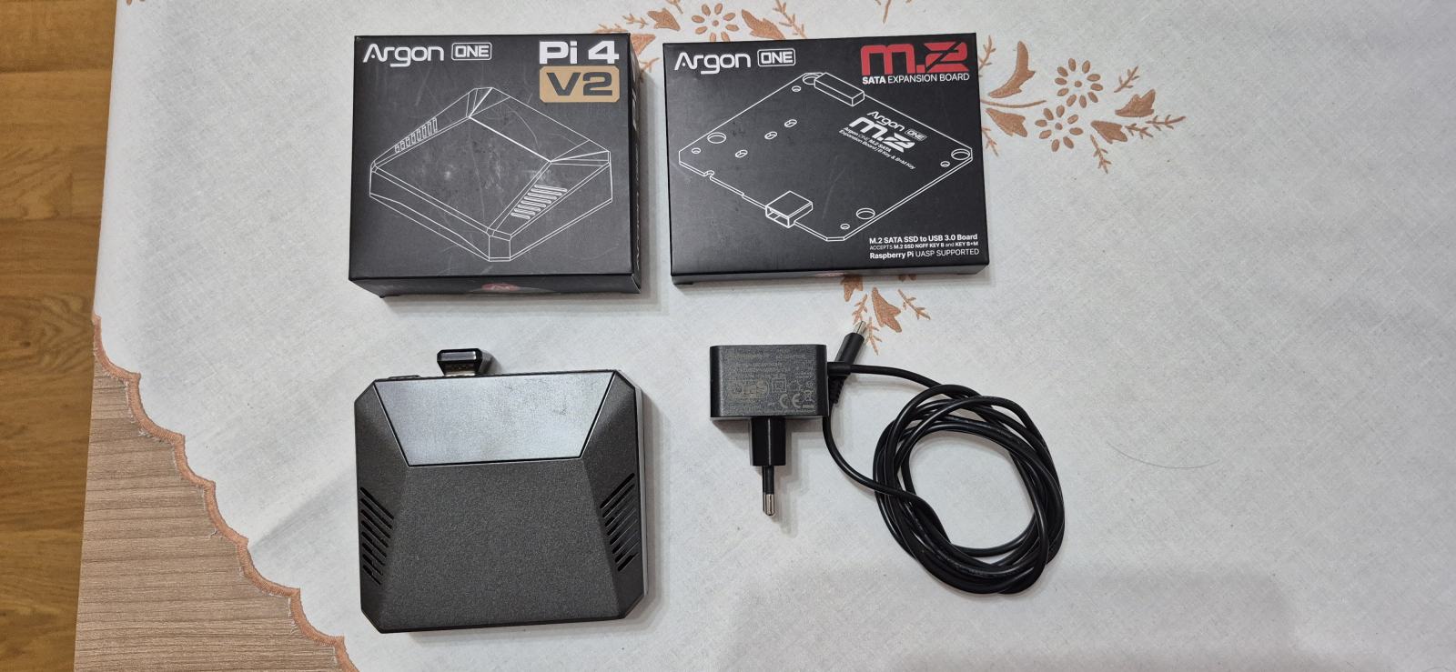 Raspberry Pi 4, 4GB + Argon One M2 SATA