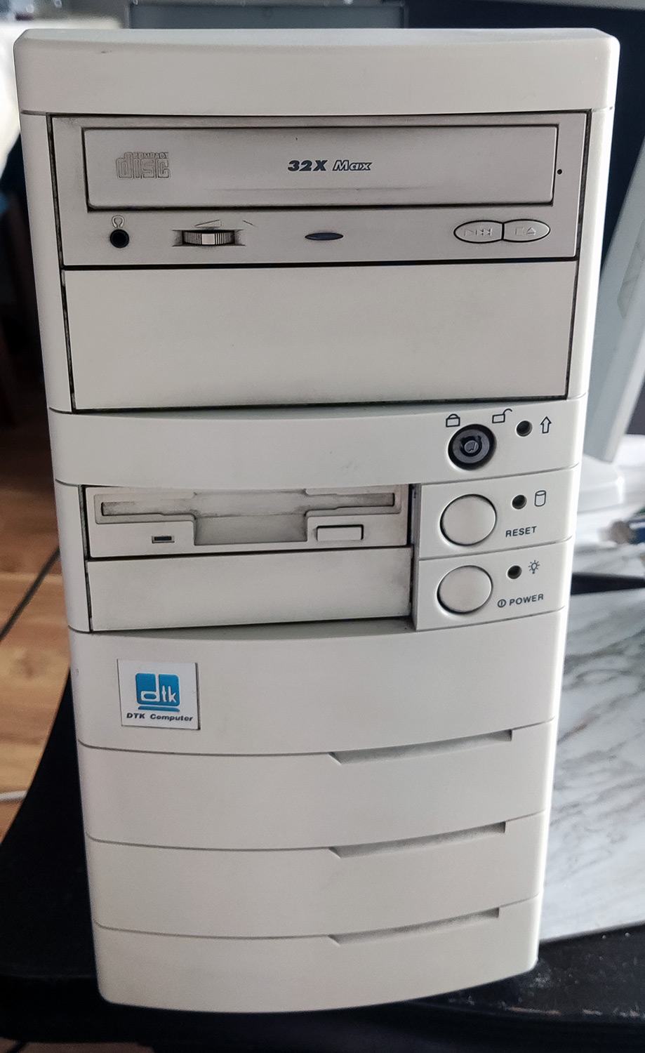 Retro PC konfiguracija DTK Intel 166MMX 166 mmx
