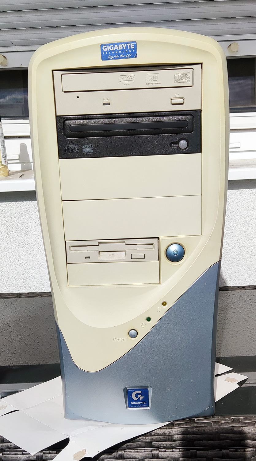Retro PC konfiguracija Gigabyte AMD Athlon XP 1700+ ASUS 9600XT
