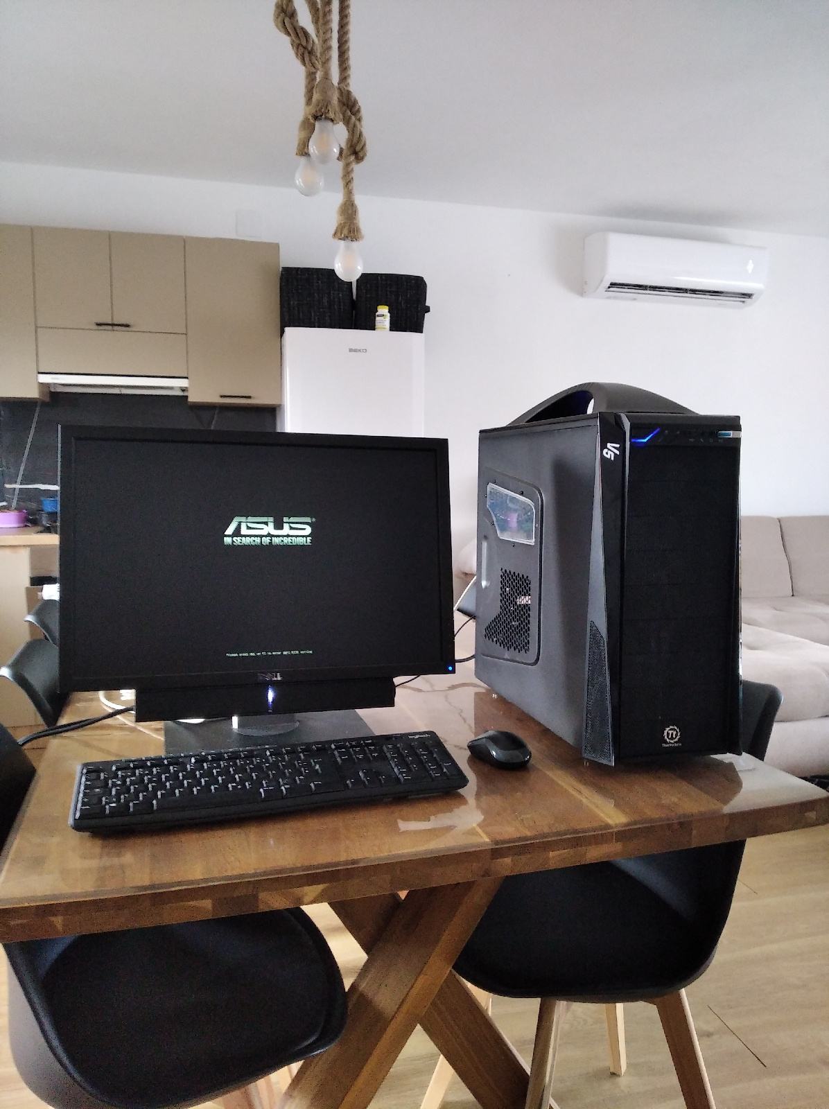 Ryzen 5 2600,Dell Monitor 22, Dell Miš,Tipkovnica i zvučnici