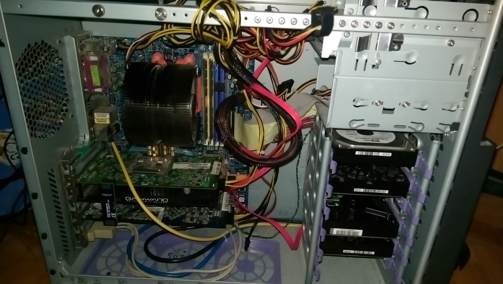 Stariji gaming PC Windows 7 Home Premium 64-bit