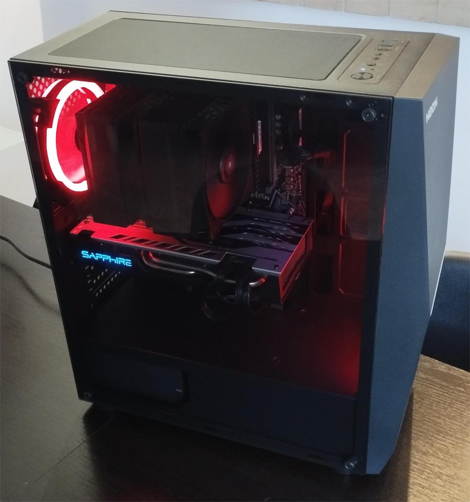 Stolno računalo CPU Ryzen 7 32GB RAM SSD 512 PSU 750W