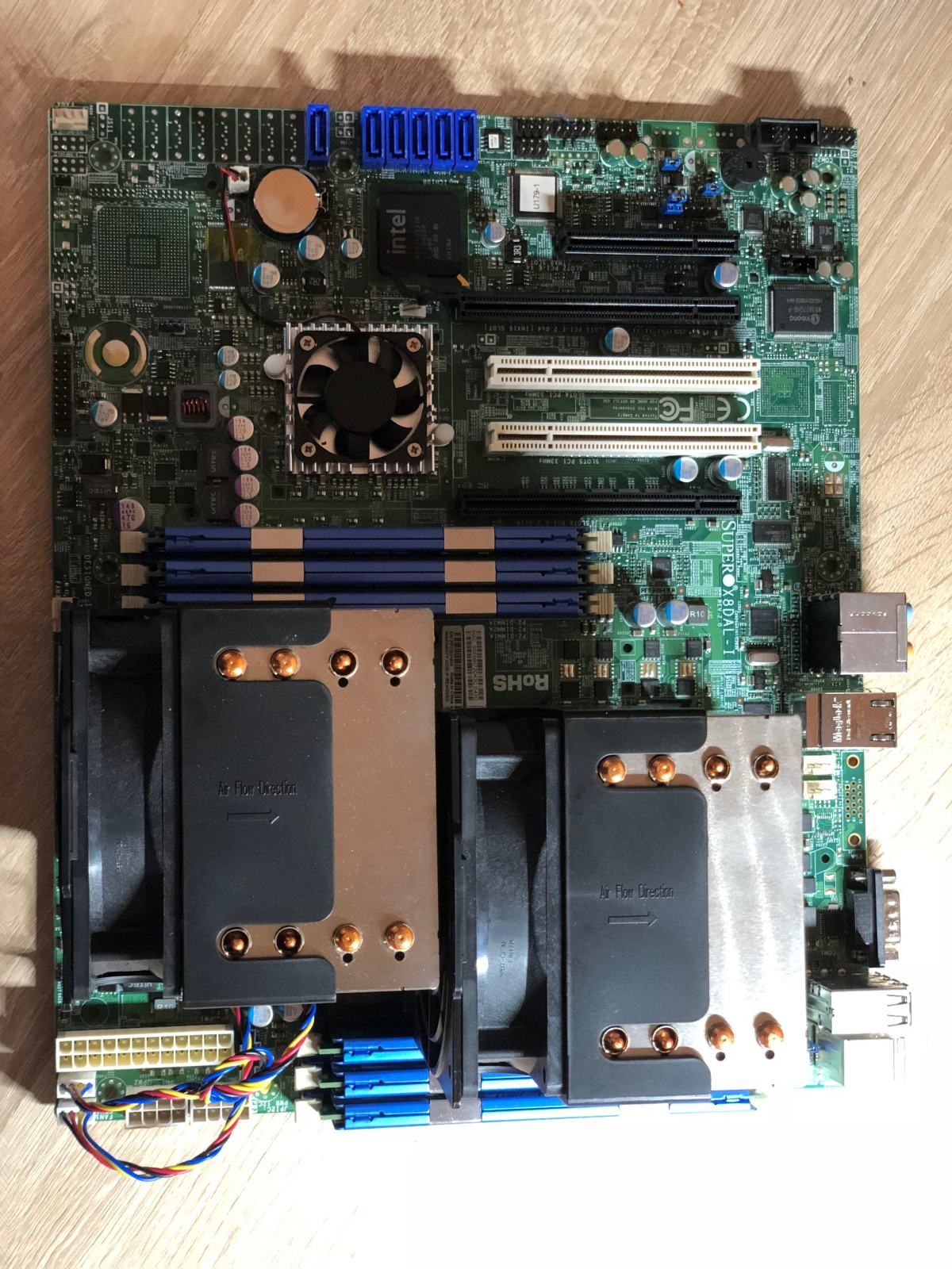 SuperMicro ploča sa procesorima i memorijom