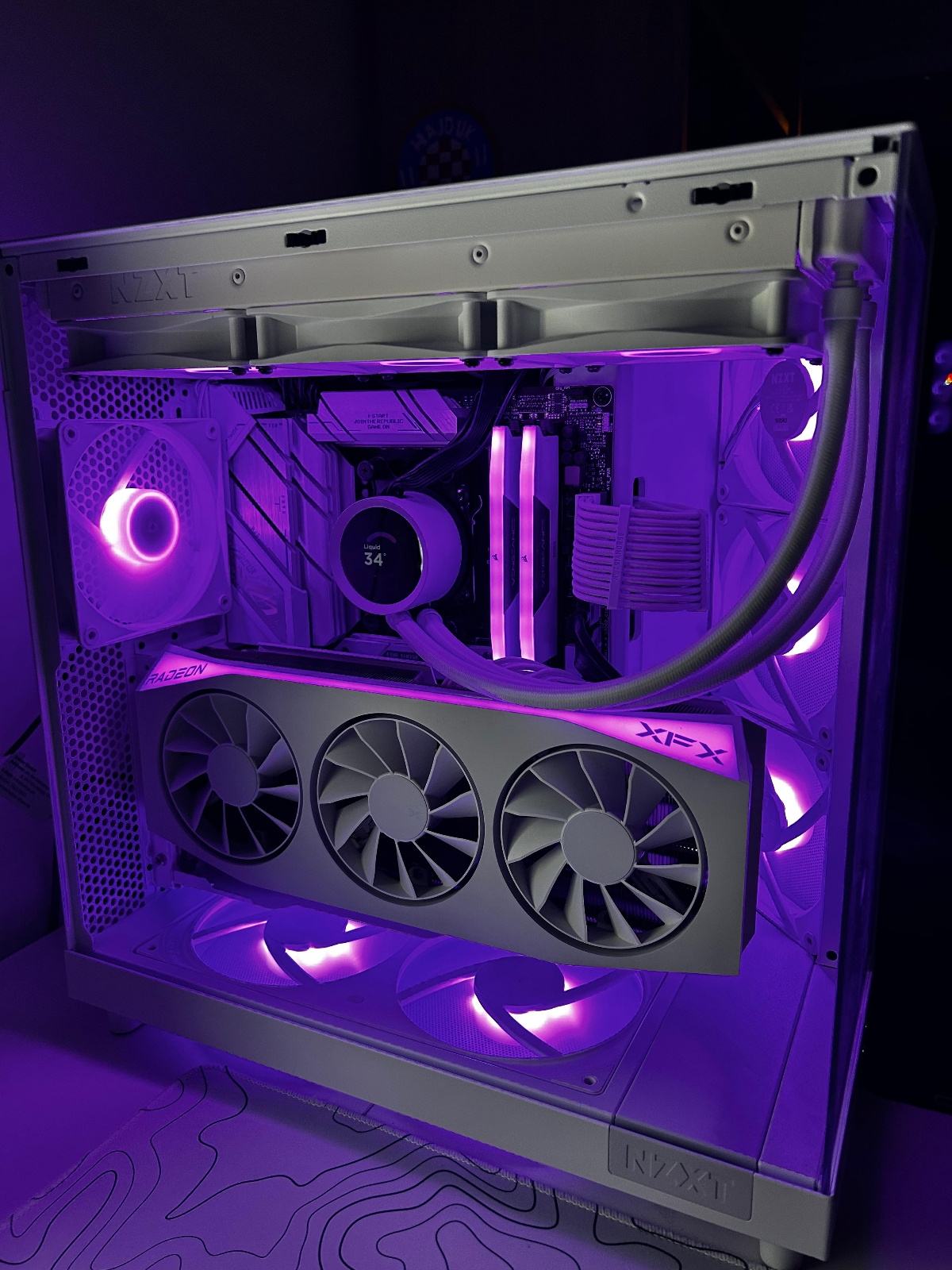 Bijelo high end 4K Gaming Računalo | RX 9070 XT & 7800X3D Ultra Setup