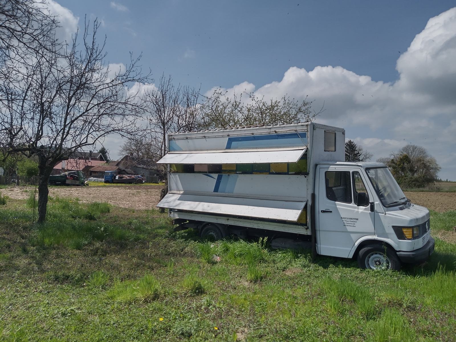 Pčelarski kamion Mercedes 310d