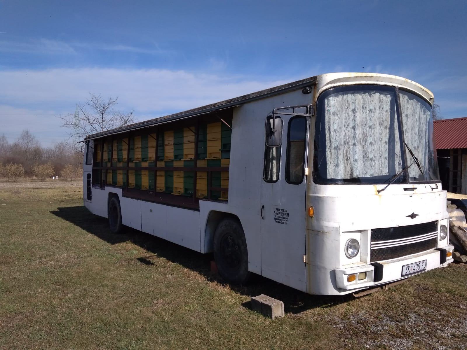 Prodaje se autobus sa pčelama